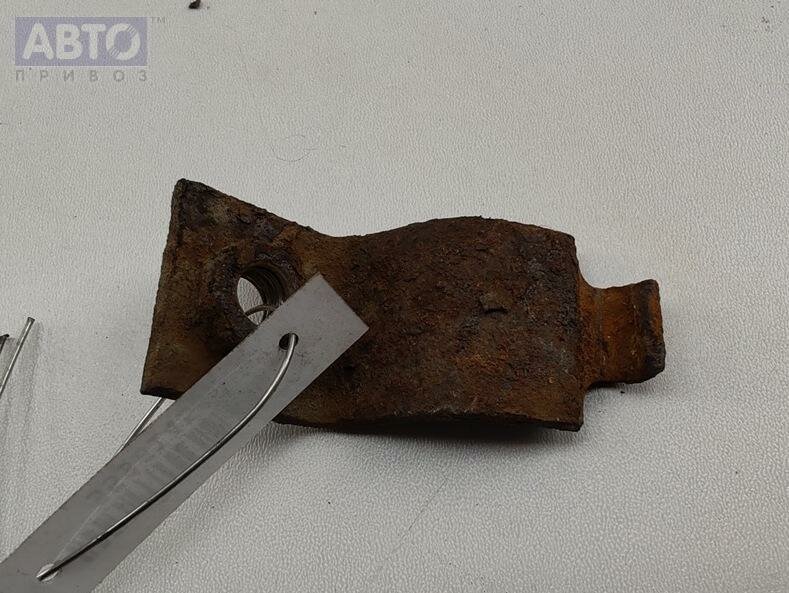 Крепление втулки стабилизатора переднего Volkswagen Golf-3