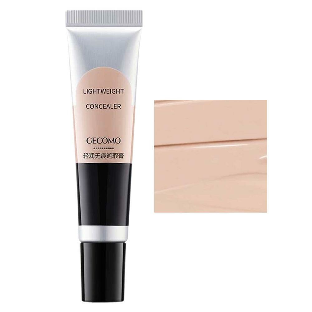 Консилером можно скрыть пятна от прыщей на лице и темные круги под глазами