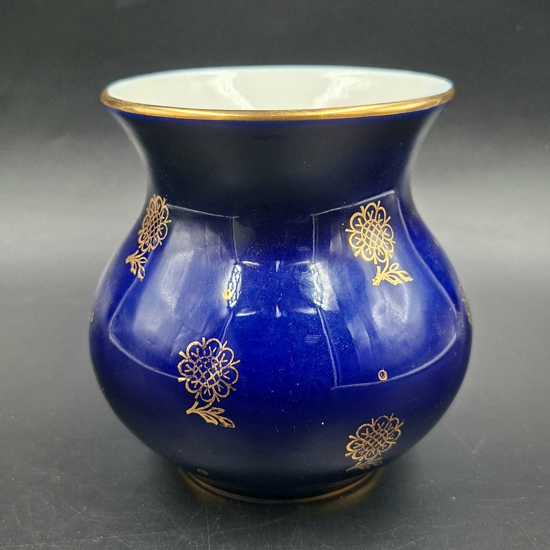 Ваза миниатюрная с цветочным декором, фарфор, крытье кобальтом, золочение