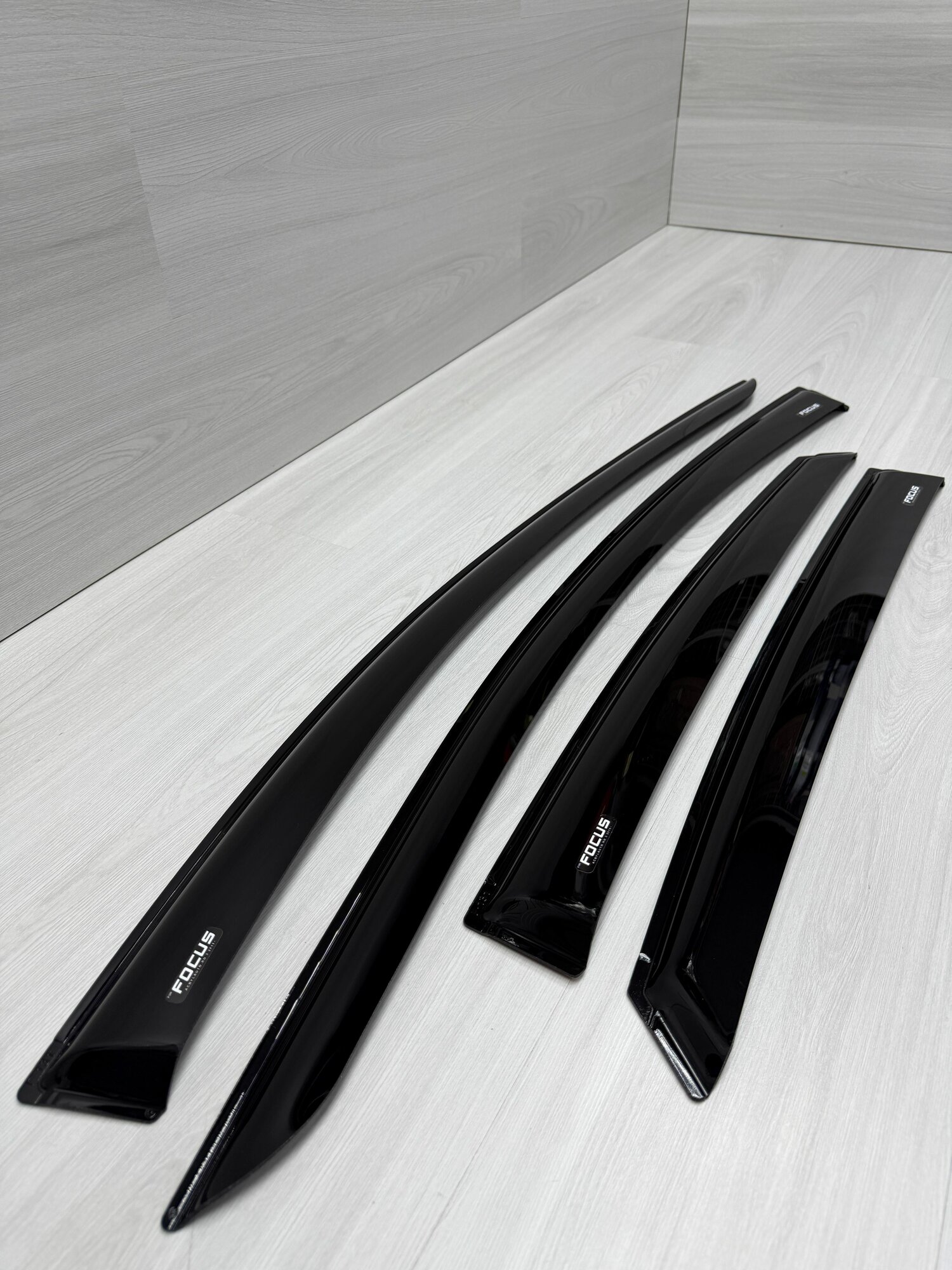 Дефлекторы (ветровики) окон на Ford Focus 3 седан/хэтчбек 2011-2019 (Форд Фокус)