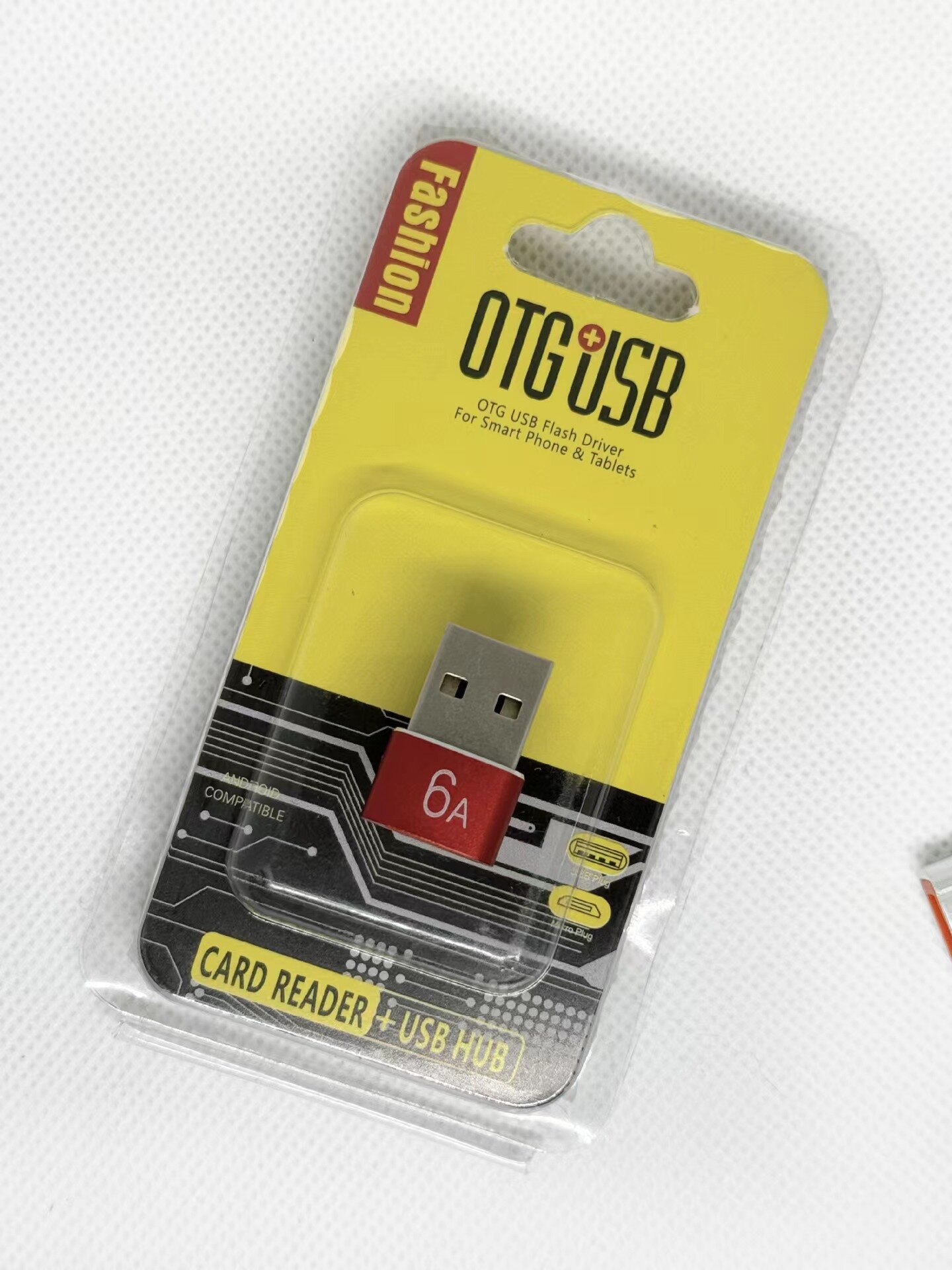 Красный USB-C к Type-A женский к мужскому кабелю данных с blister-упаковкой