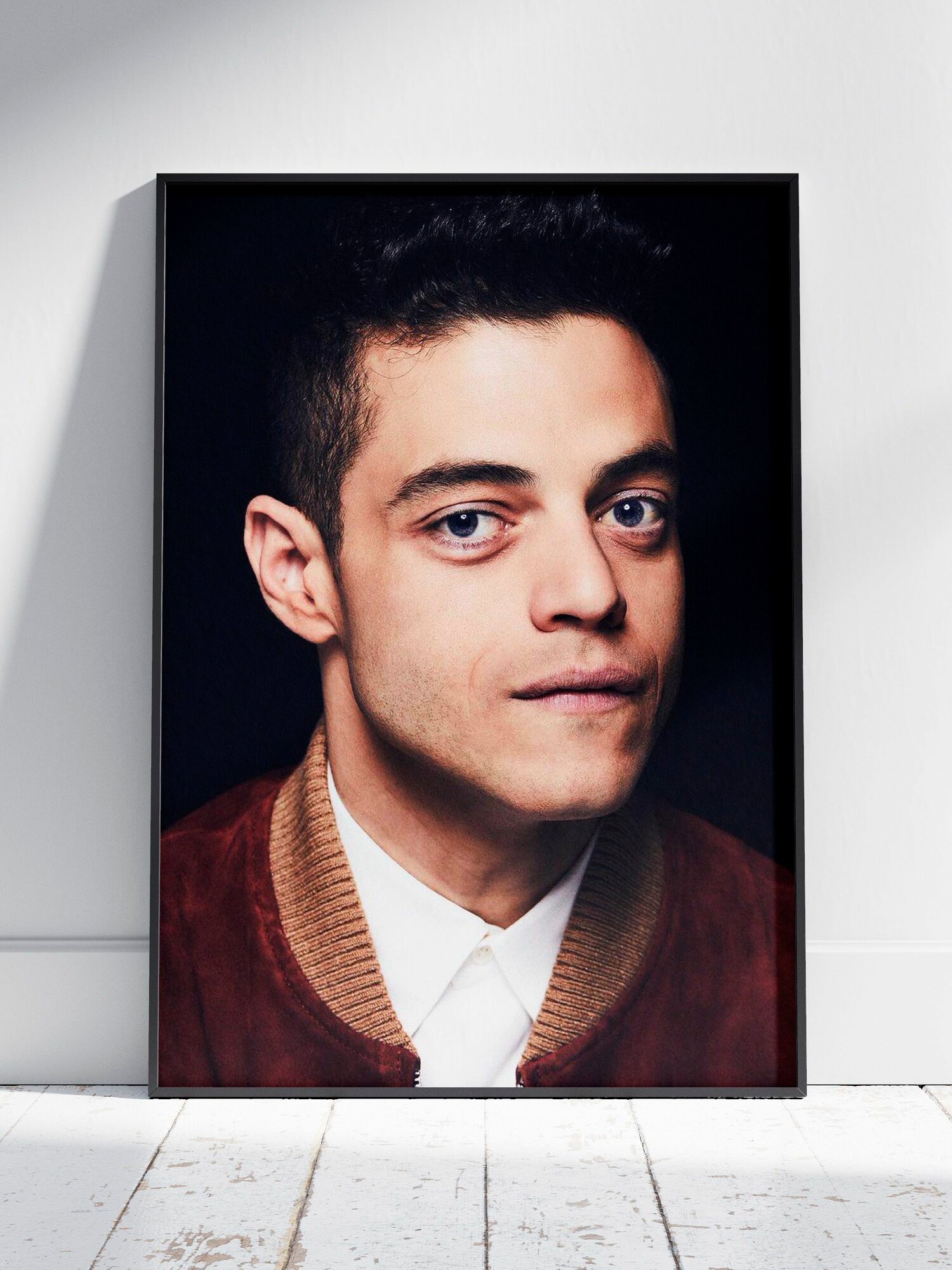 Плакат на стену для интерьера Рами Малек (Rami Malek 47) - Постер по актеру фильма, кино, сериала формата A4 (21x30 см)