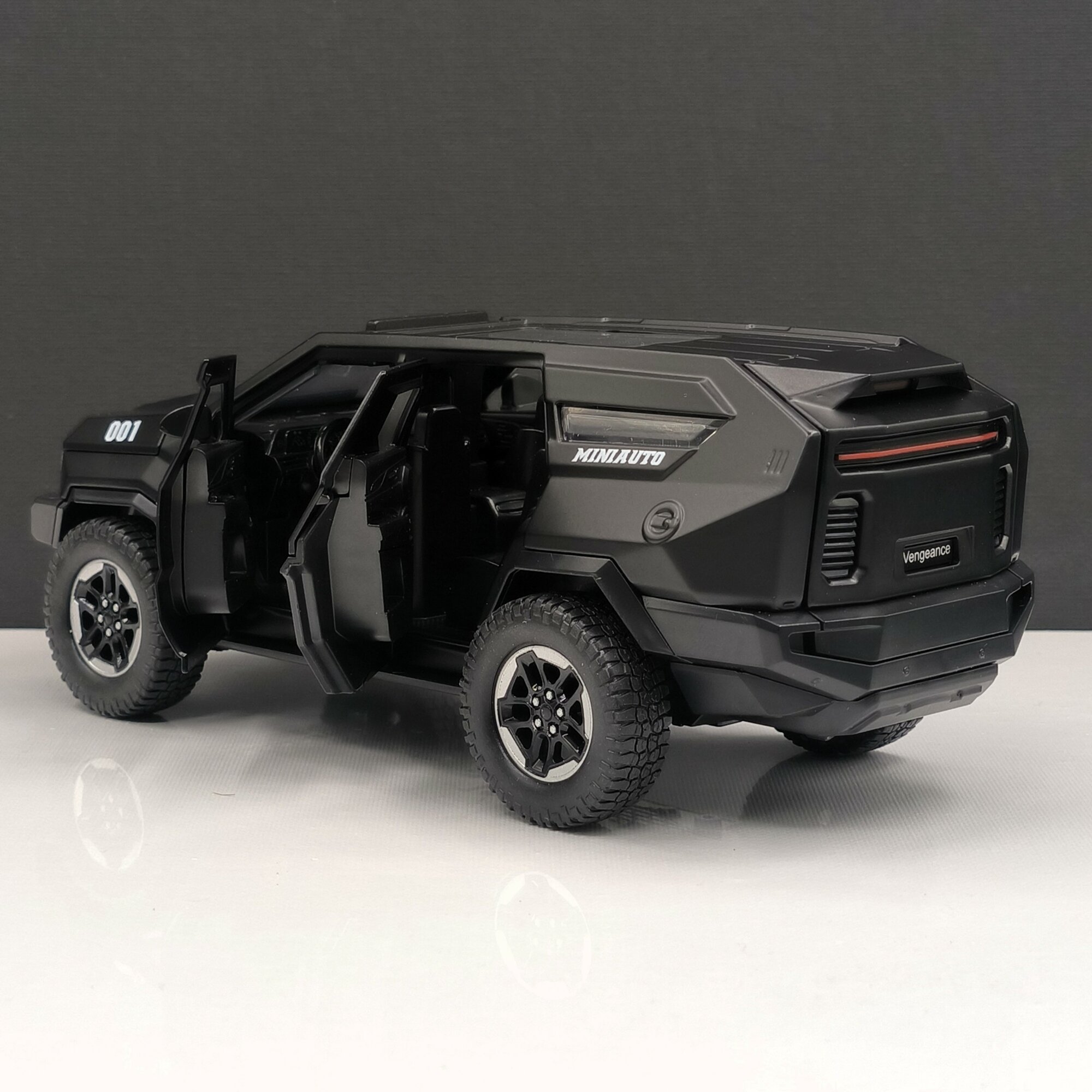 Машинка металлическая Rezvani Vengeance экстремальный внедорожник с световым и звуковым сопровождением. Масштаб 1:24