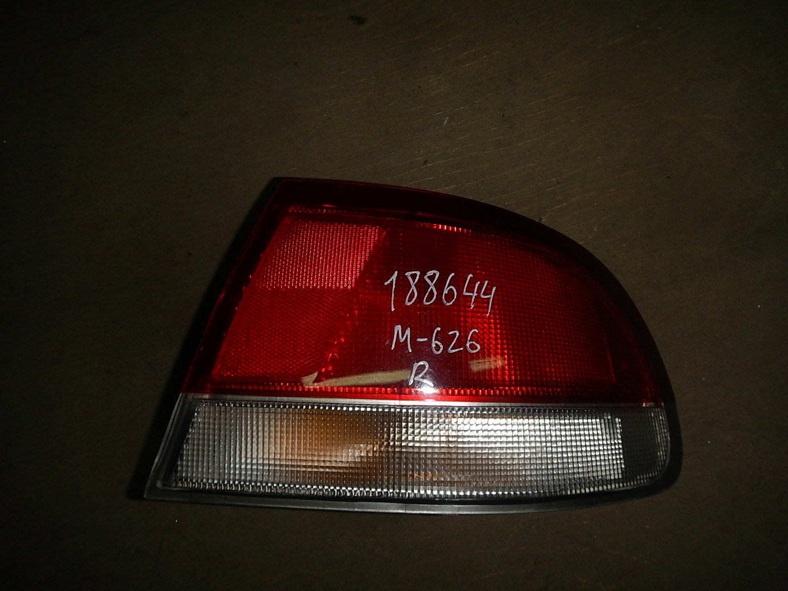 Б/У Фонарь задний правый, Mazda (Мазда)-626 (97-) MAZDA 626 (97-) дубликат царапины. 188644 MAZDA арт. 012161937RR