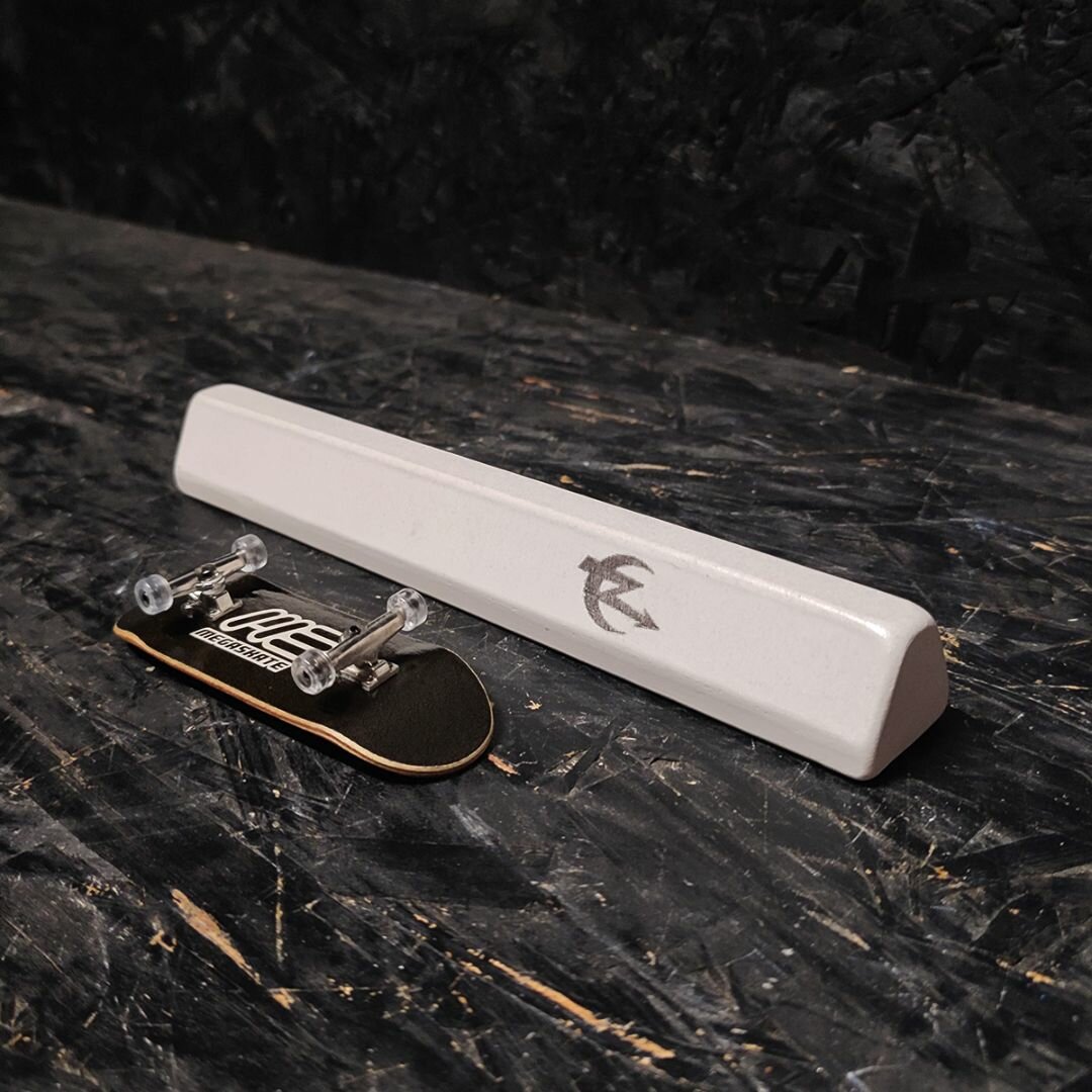 Фигура для фингерборда Comix Zone Parking Block Classic керамика 24x3x2.5