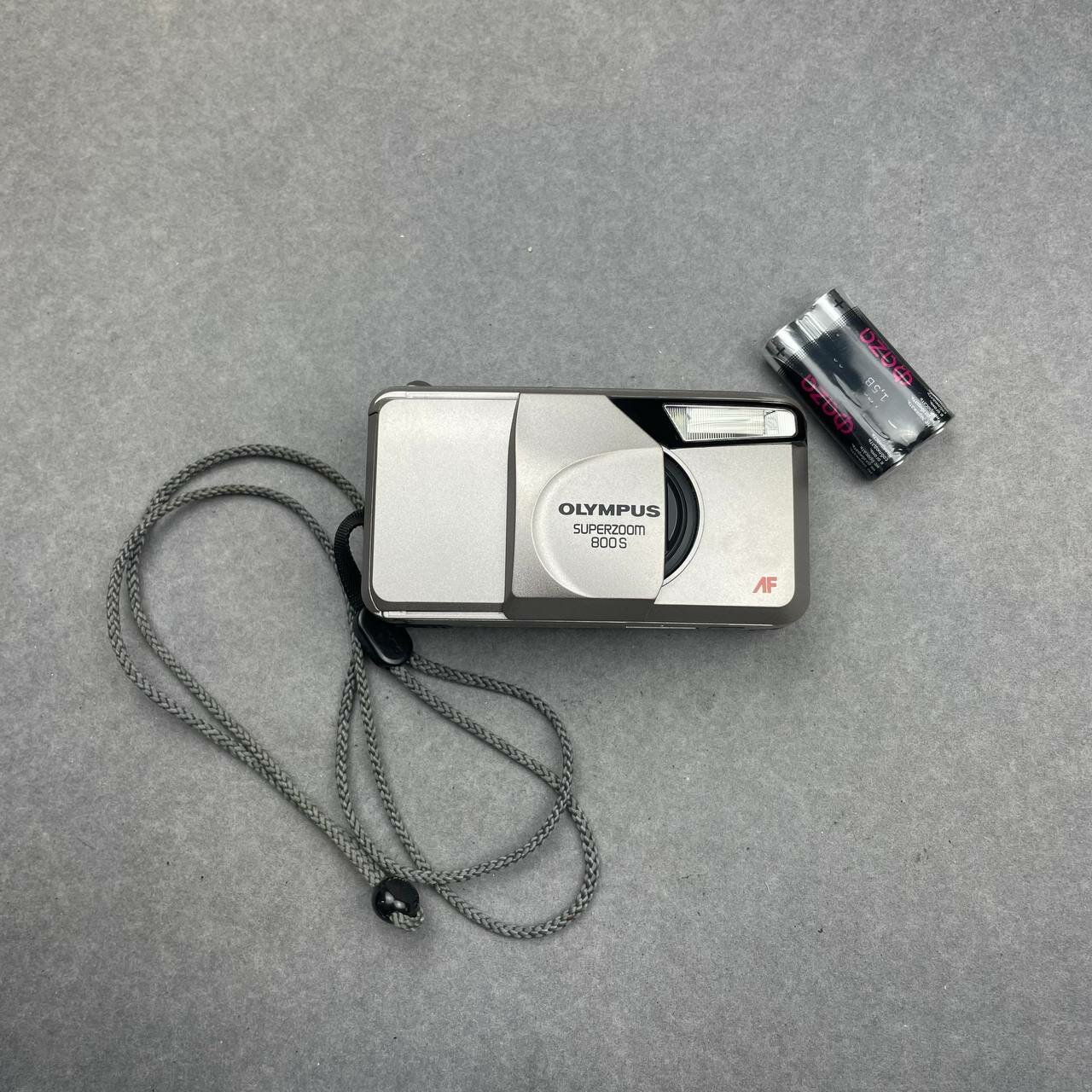 Винтажный пленочный фотоаппарат Olympus SuperZOOM 800s