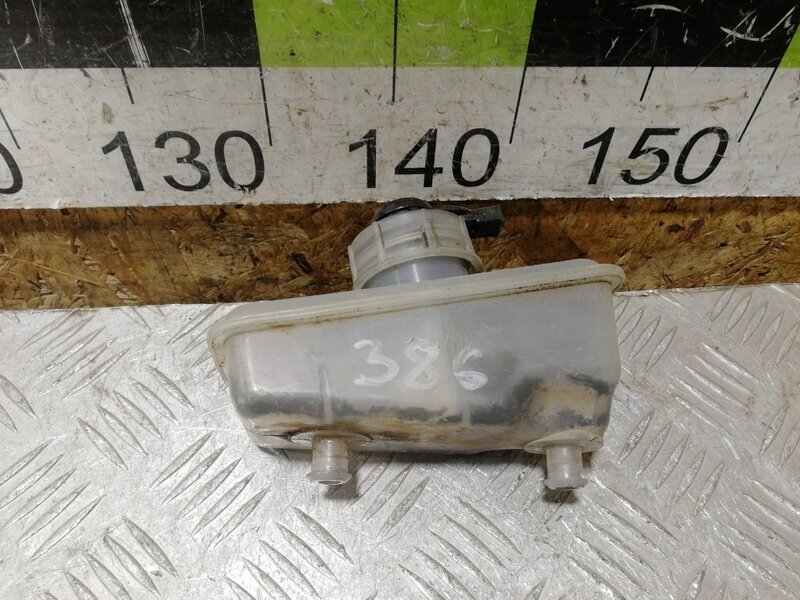 Бачок главного тормозного цилиндра VAZ 2114 21063505102