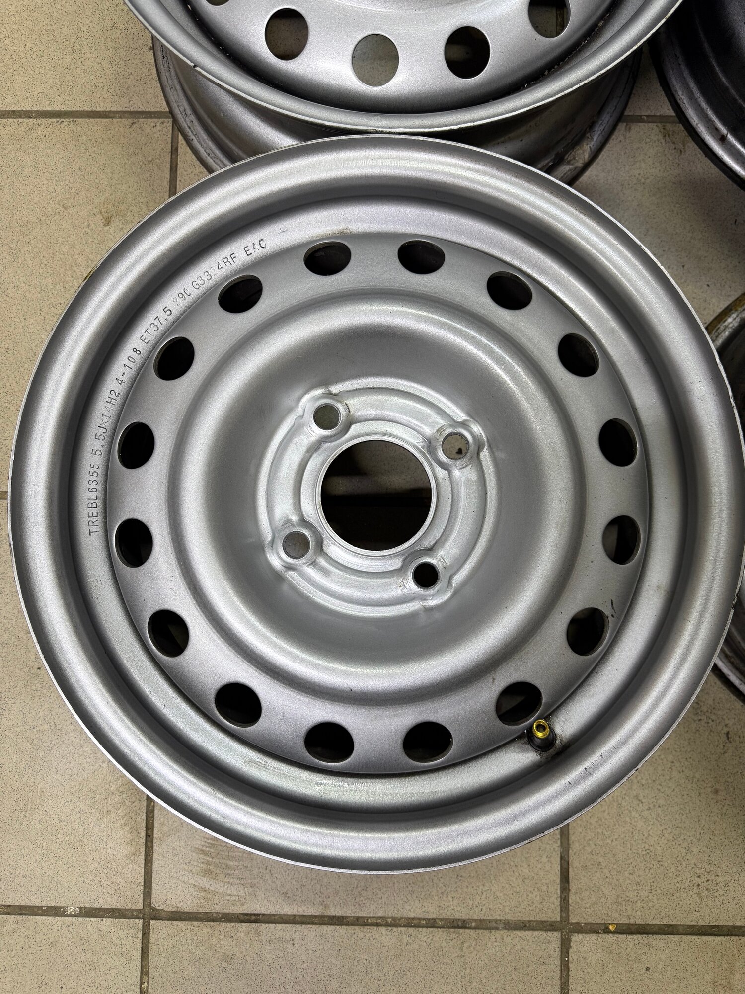Колесные диски Штампованные 14x5.5 PCD 4x108 D63.3 ET37.5