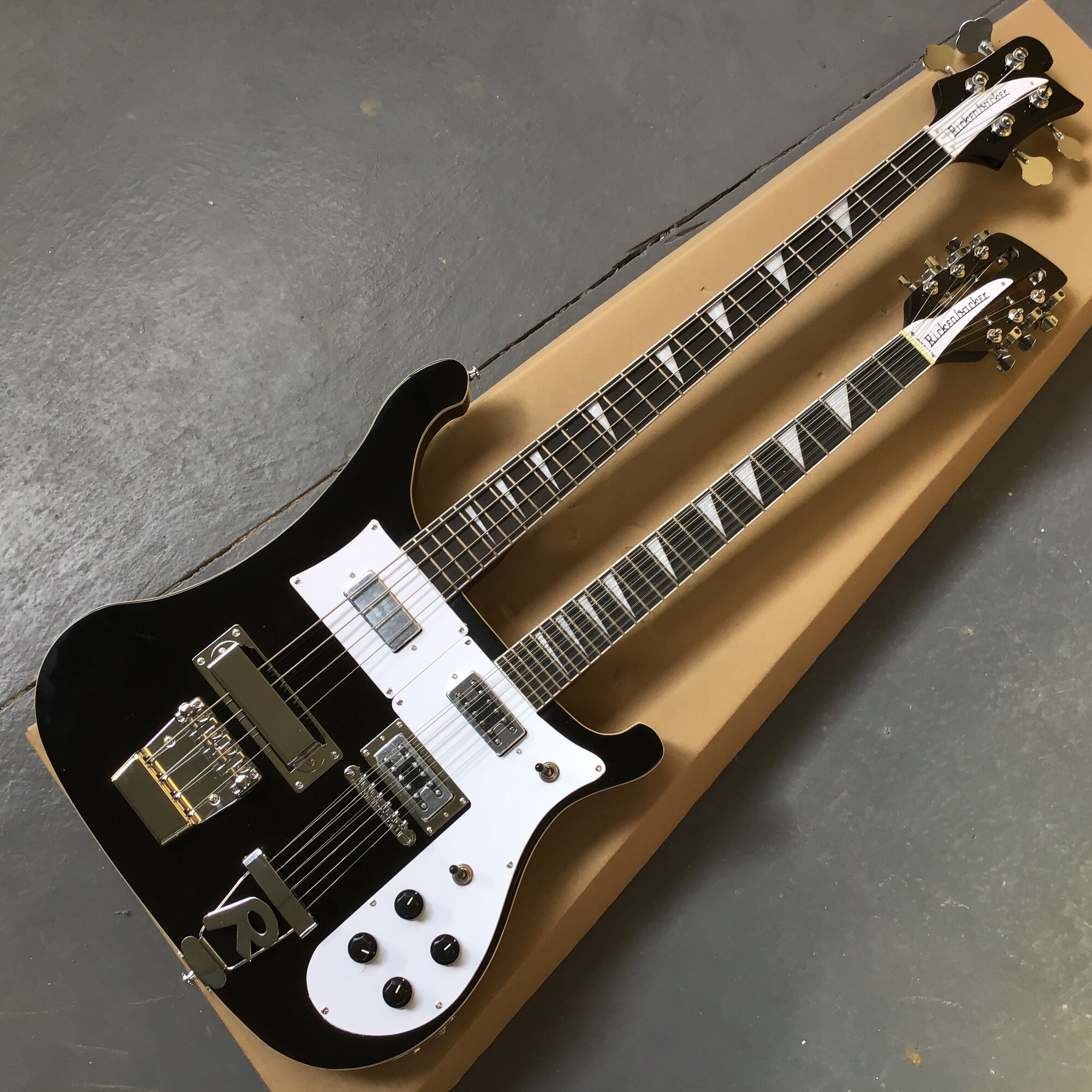 Двойная гитара Rickenbacker, 4+12 струны, перламутровый щиток, чёрный глянец