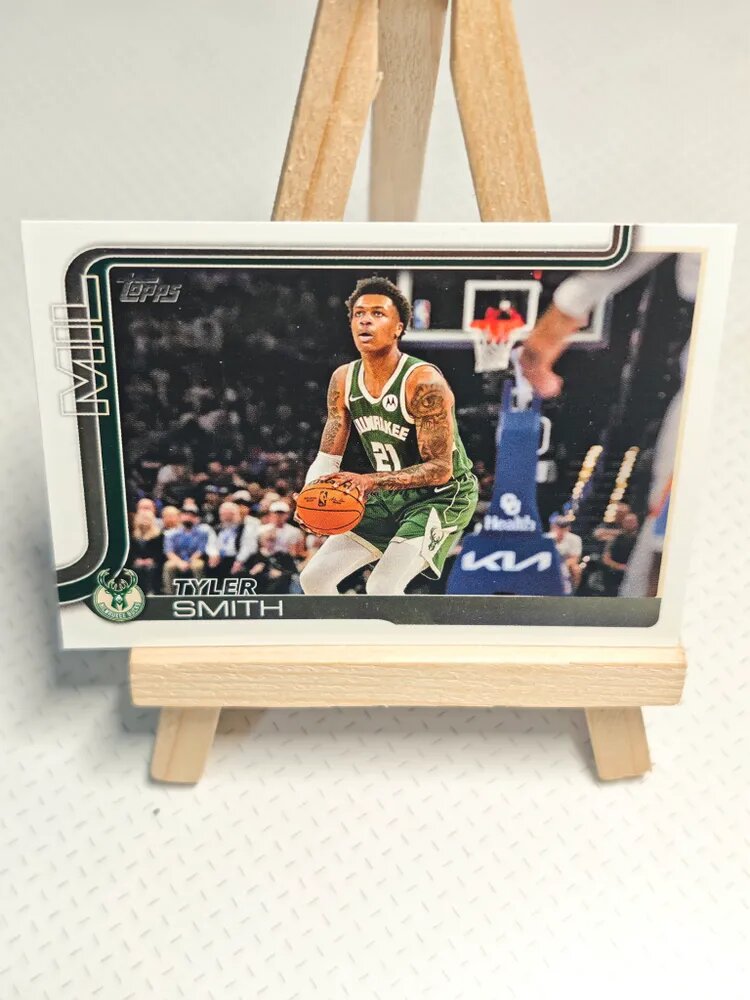 Коллекционные стандартные баскетбольные карточки Topps NBA 2025 года