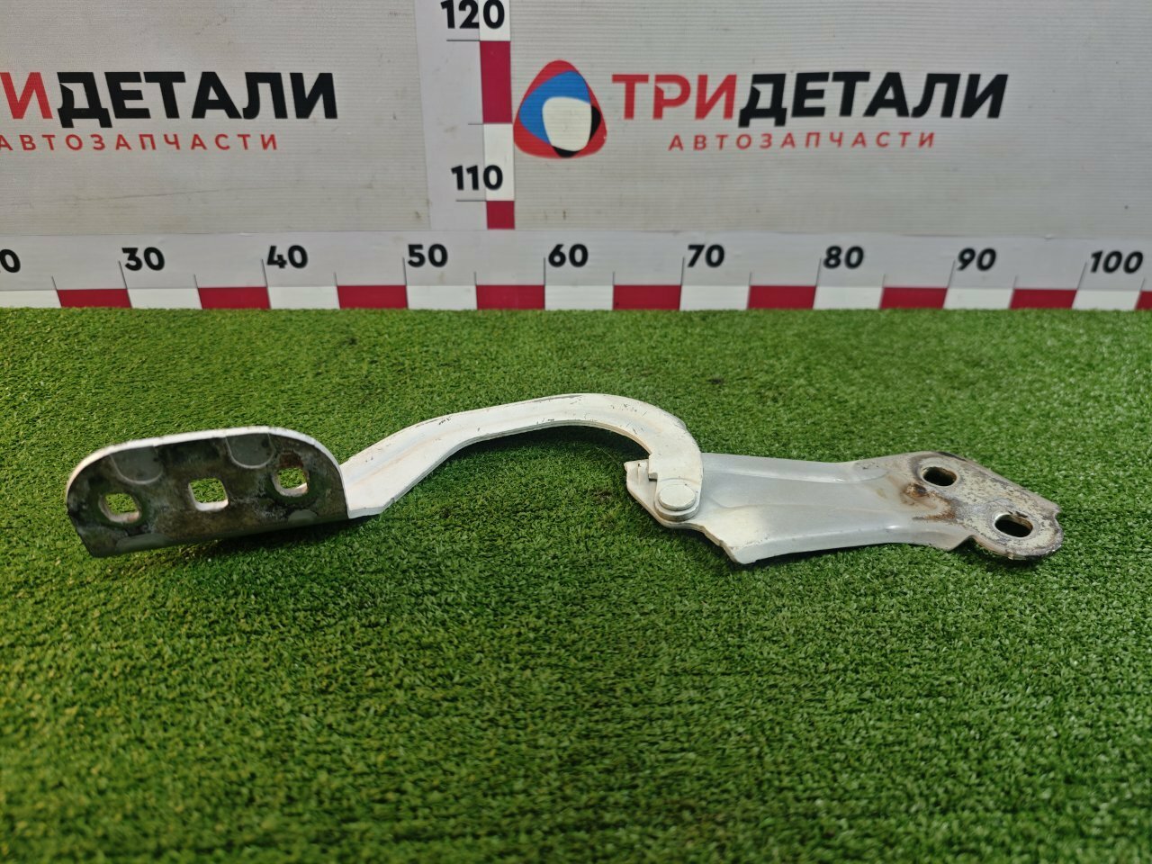 Петля капота Ford Focus 1.6 IQDB 2013 лев. (б/у)