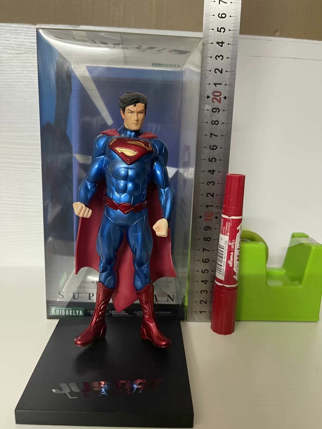 Фигурка DC Comics Superman, коллекционная модель из ПВХ, детализированный костюм, высота 30 см, в коробке