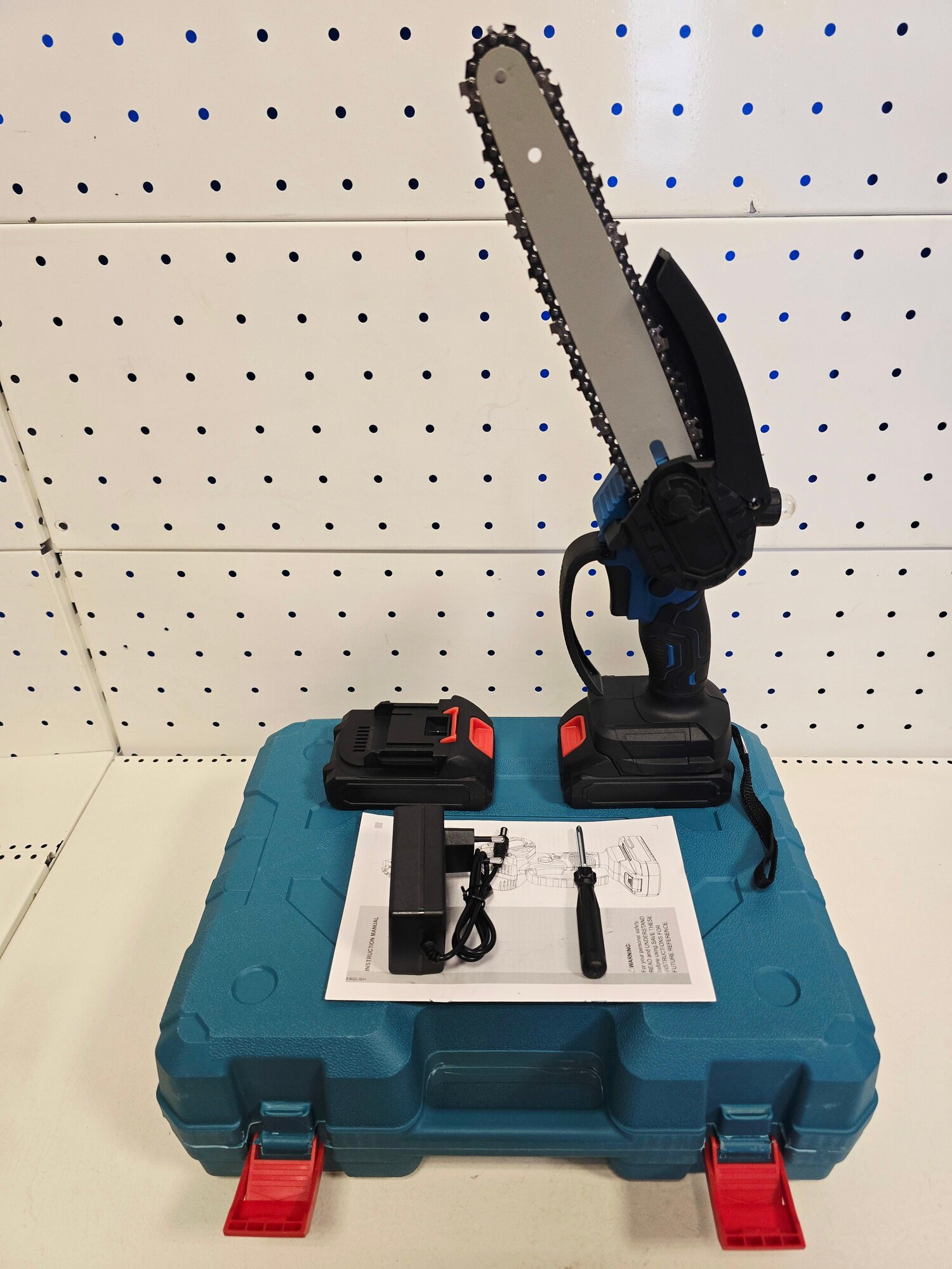 Аккумуляторная бесщеточная мини-пили цепная SmartTools 21V, 2 2,5Aч, шина 8"/20см, кейс в комплекте