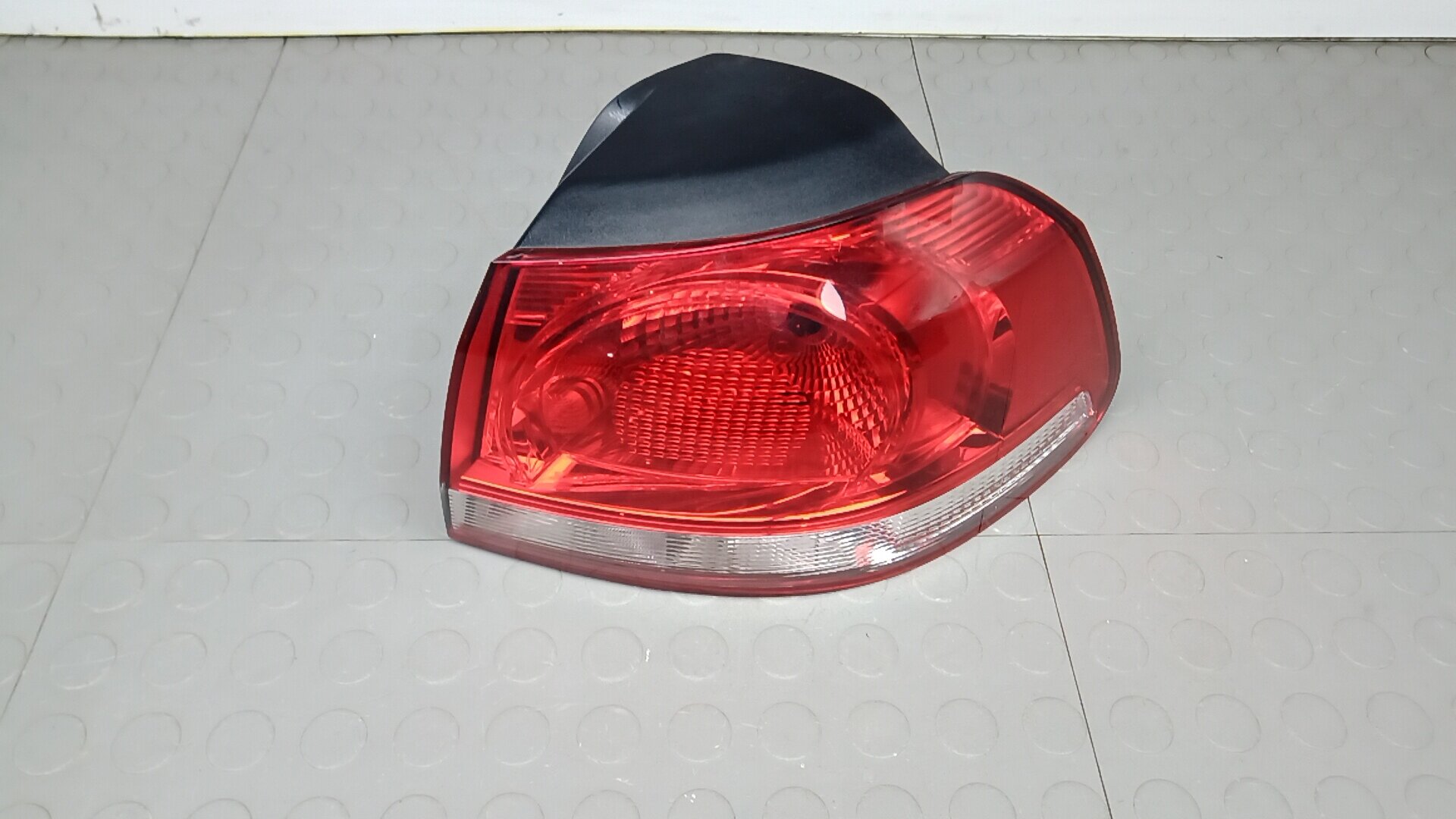 Фонарь задний правый VOLKSWAGEN GOLF 6