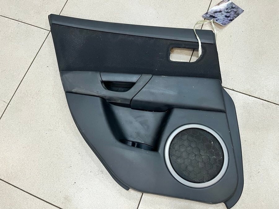 Обшивка двери задней левой от Mazda 3 bk 2003-2009