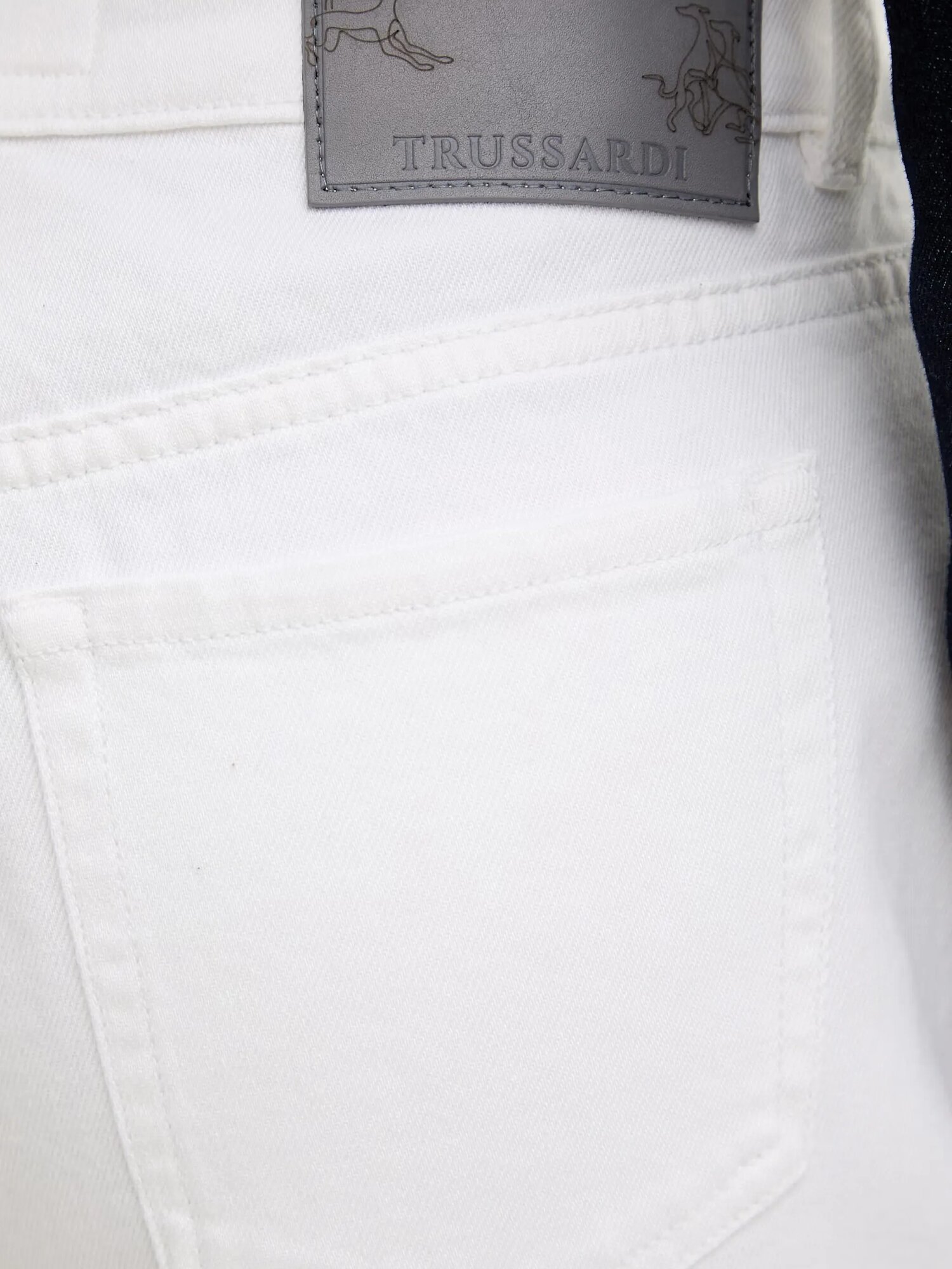 Джинсы TRUSSARDI Logo-patch jeans, размер 26, бежевый/белый — фото 1
