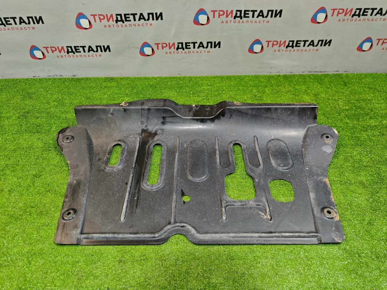 Защита днища кузова Renault Duster 1.6 H4MD438 2016 (б/у)