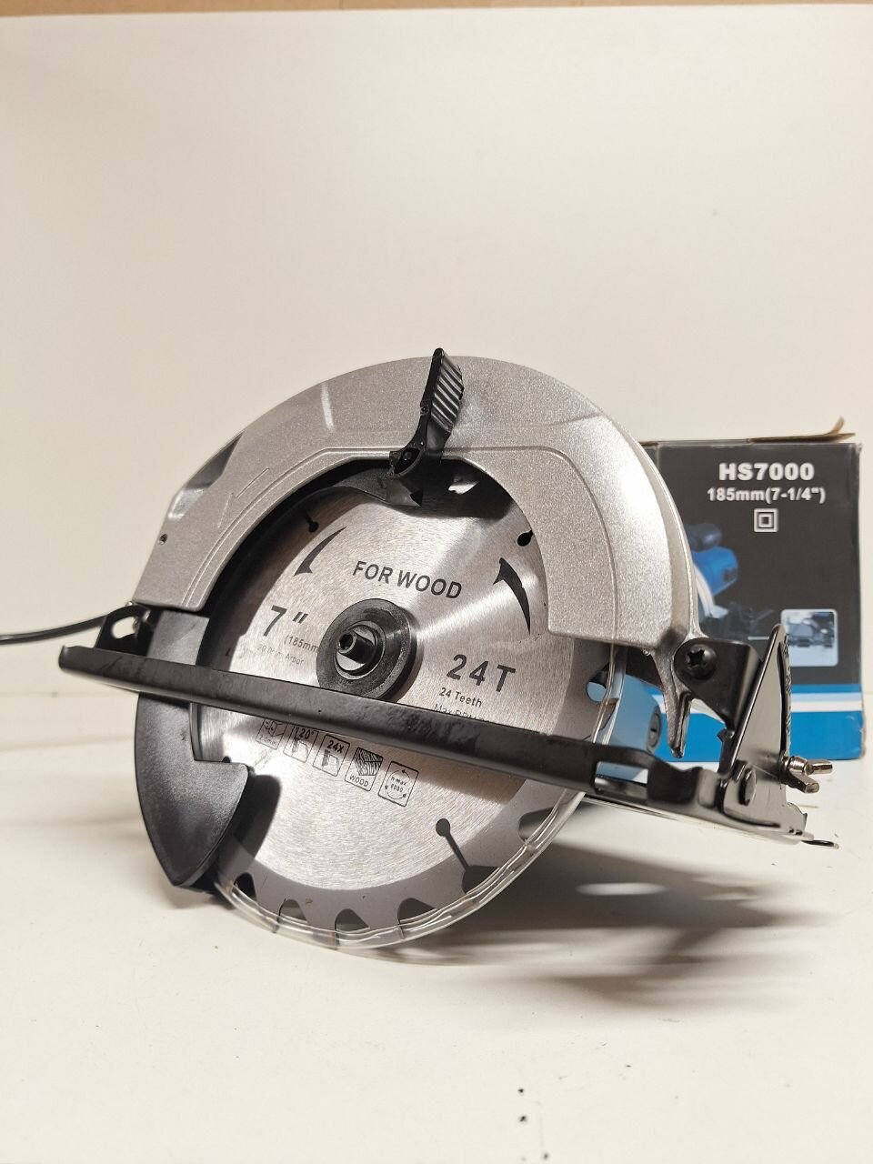Циркулярная дисковая пила HS7000 1500Wt.