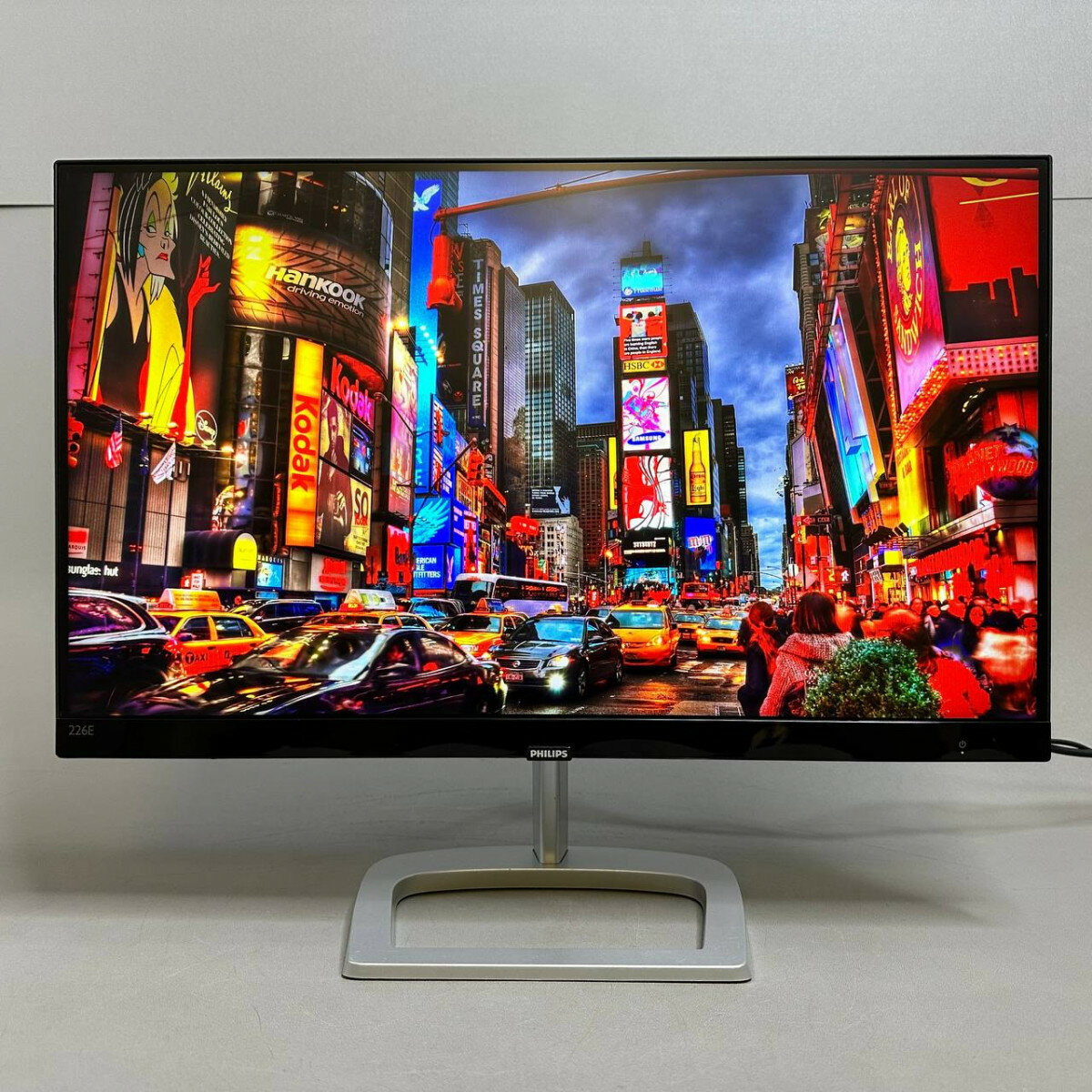 21.5" Монитор Philips 226E9QSB (00/01), 1920x1080, IPS, 76Гц, черный и серебристый