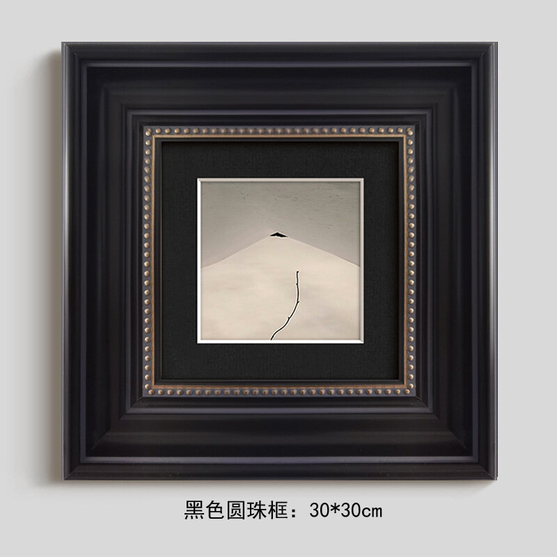 Настенная картина 30x30 см с черной рамкой с серебряной каймой и круглым шариком, черная картонка - элегантный акцент