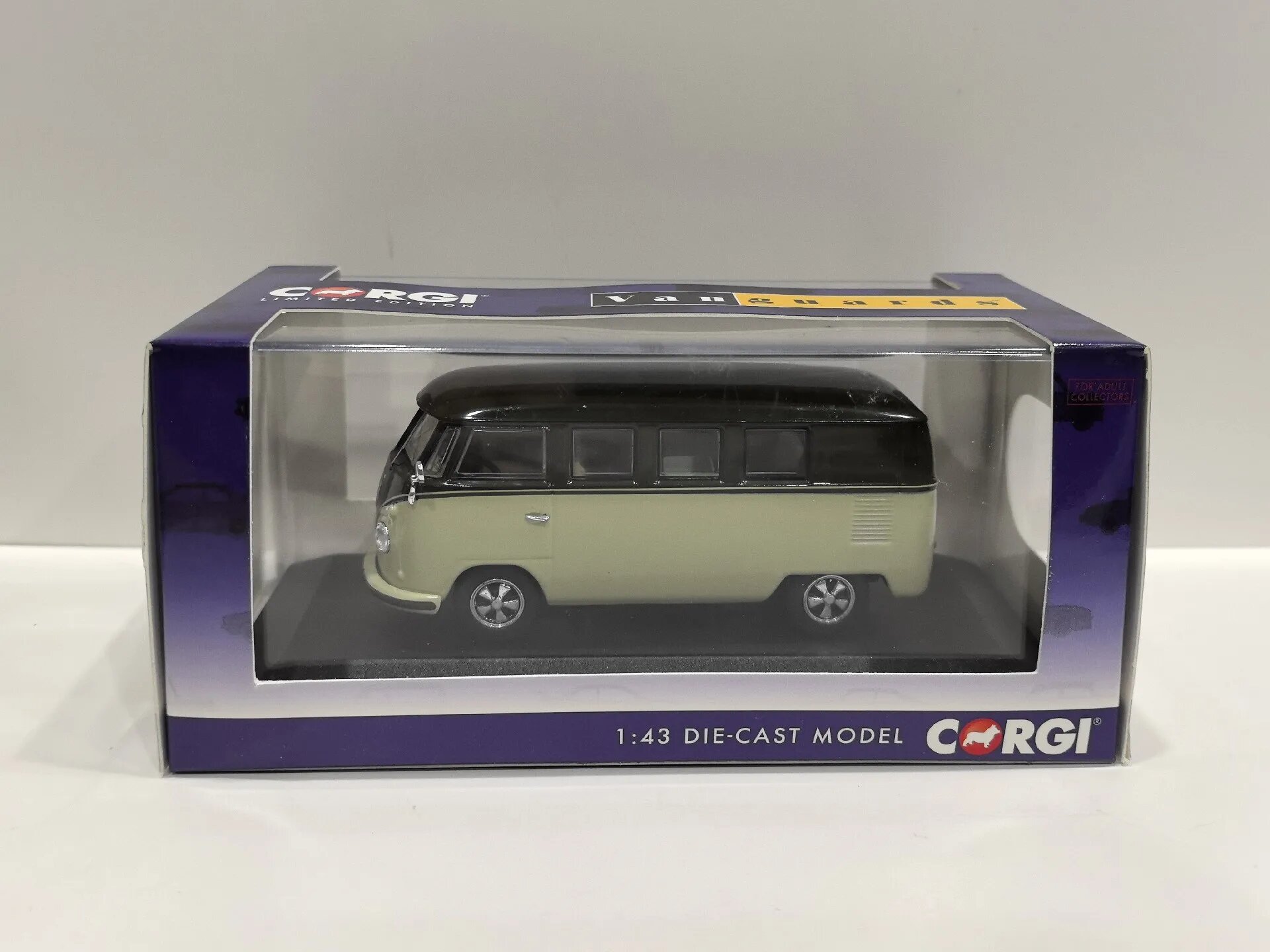 Модель автомобиля CORGI VW Campervan 1/43