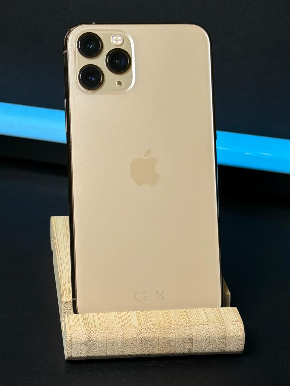 Смартфон Apple iPhone 11 Pro, 256 ГБ, nano-SIM + eSIM, золотой