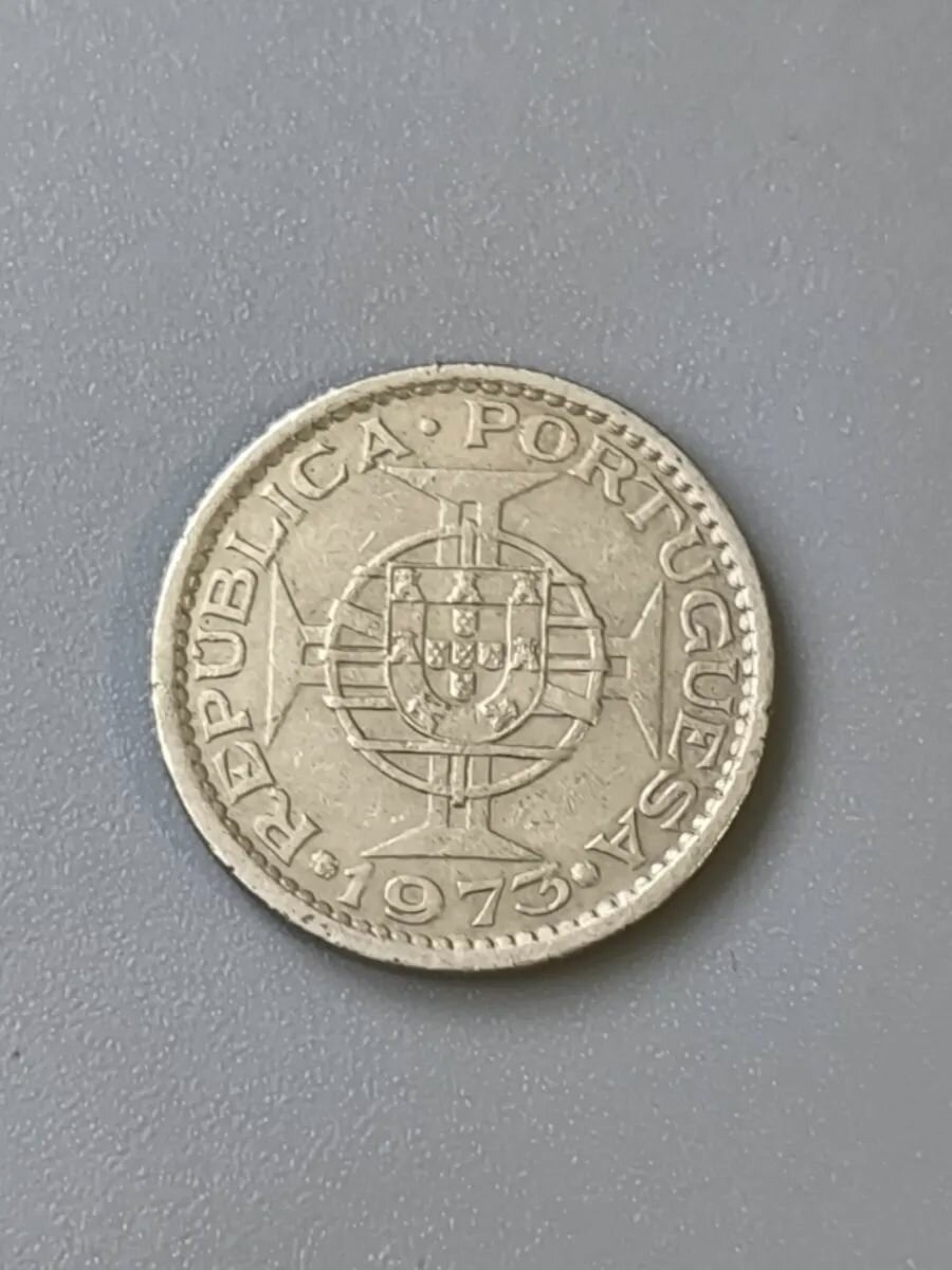 Монета 5 эскудо Мозамбик, 1973 г.