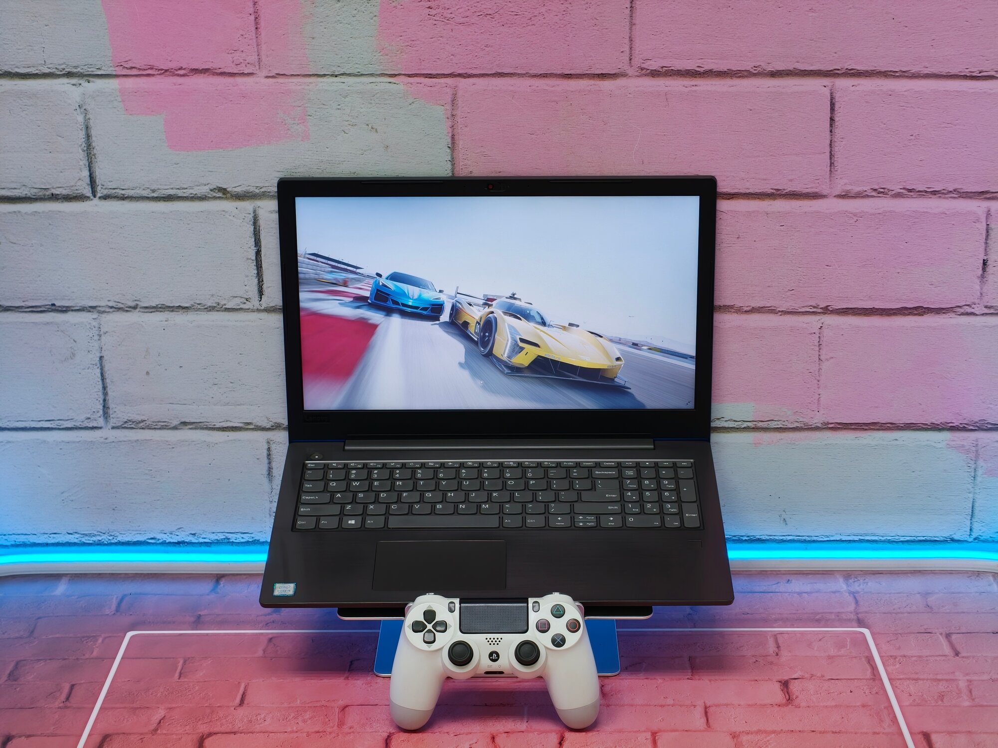 15.6" Ноутбук LENOVO V330-15IKB, FHD, Core i5 8250u, 8 ГБ, SSD 256 ГБ, Intel HD Graphics, Win10Home, серый
