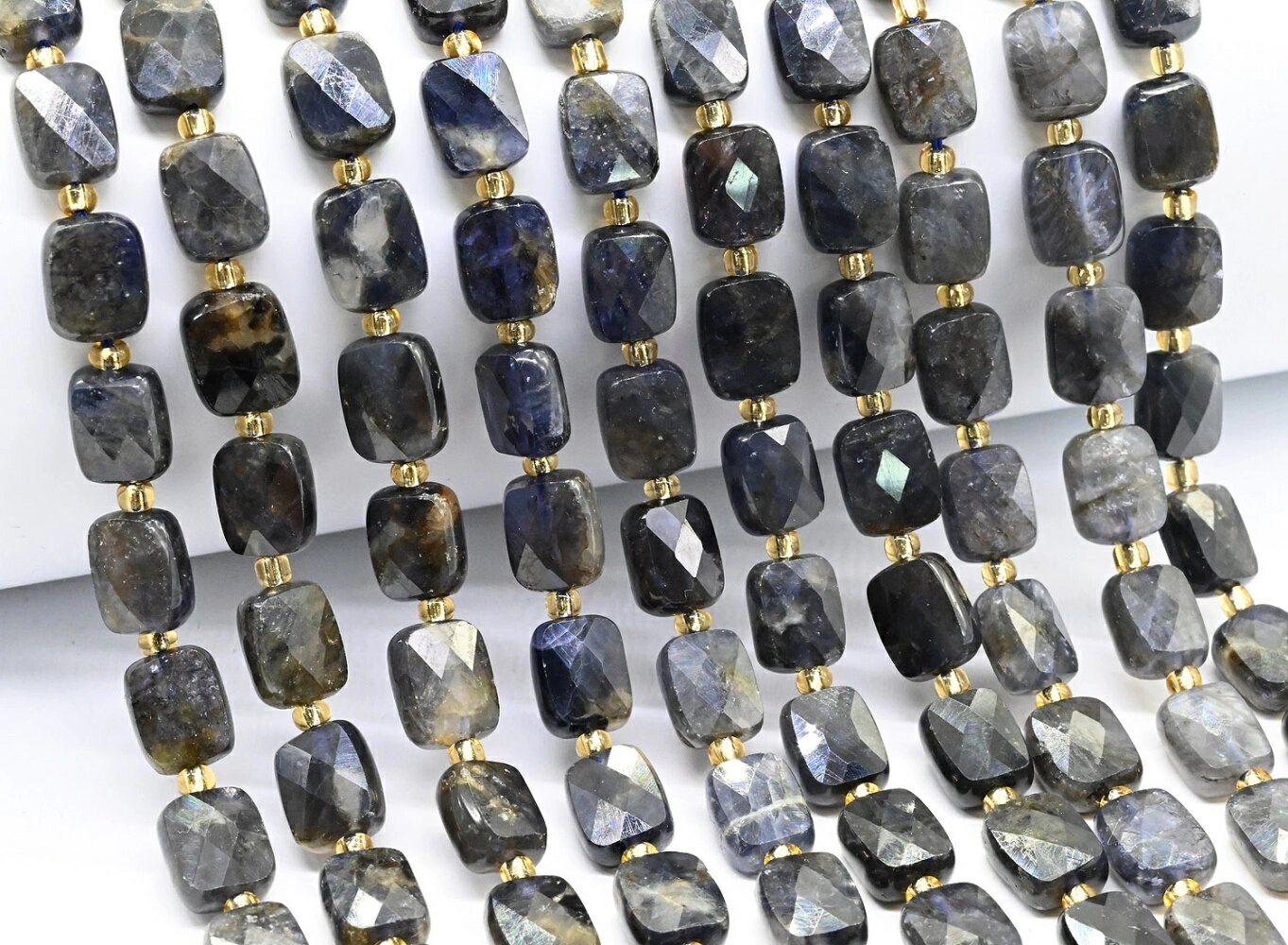 Бусины из иолита (кордиерита) прямоугольник с гранями 8*10мм, 38см, 30 бусин