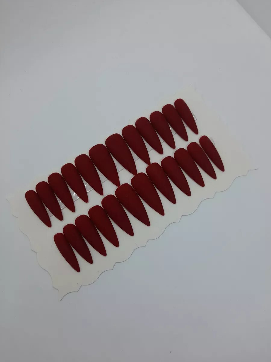 Накладные ногти красные матовые стилет