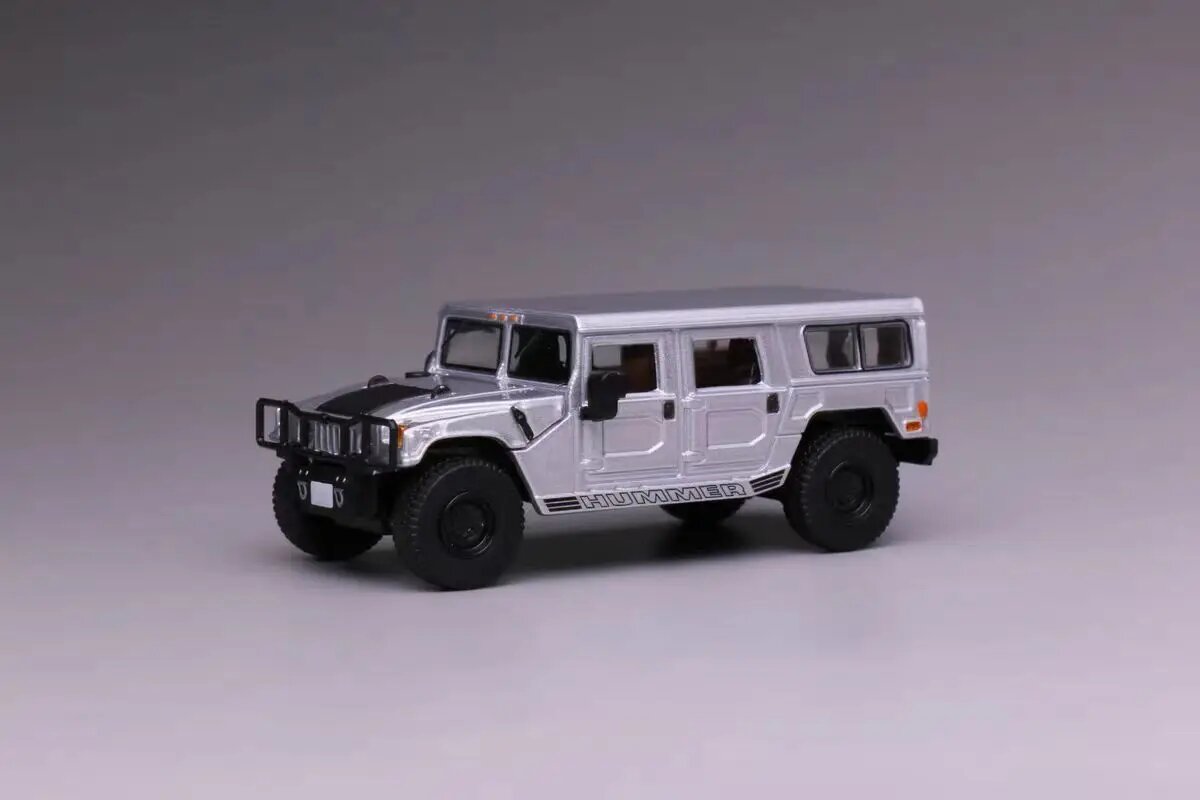 Модель автомобиля Hummer H2, 1:64, серебристый