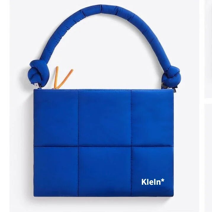 Klein Blue Плетёная сумка на плечо 13.3 inch