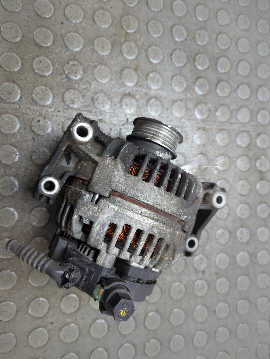 Генератор Opel Zafira A Б/У