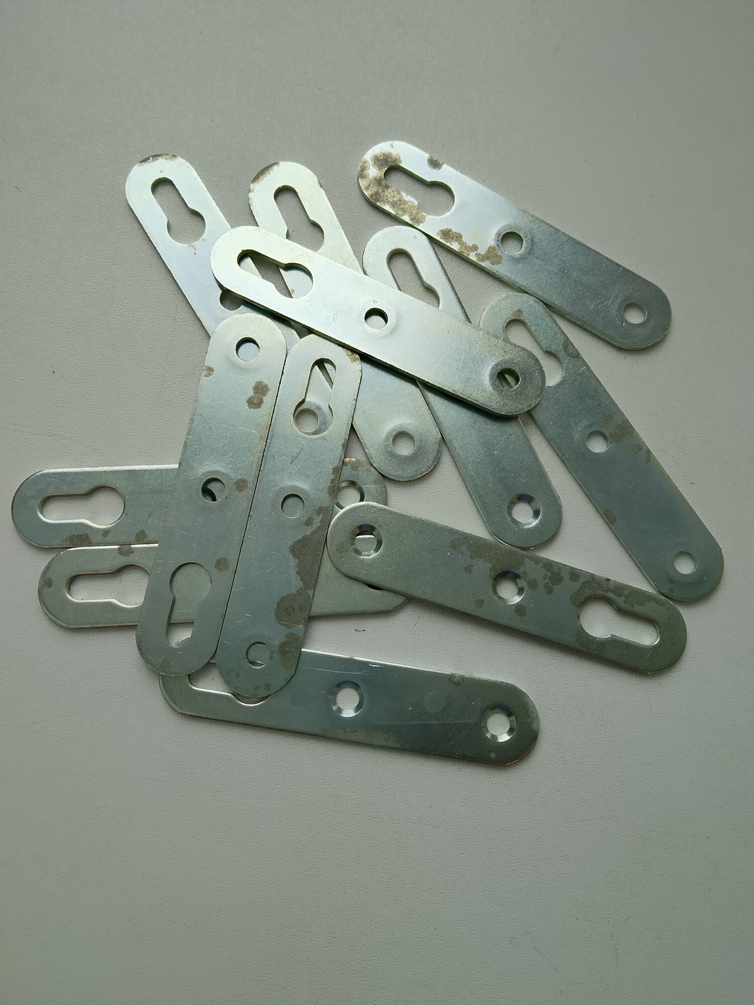 Подвеска мебельная 75 мм для крепления, в комплекте 10 штук.