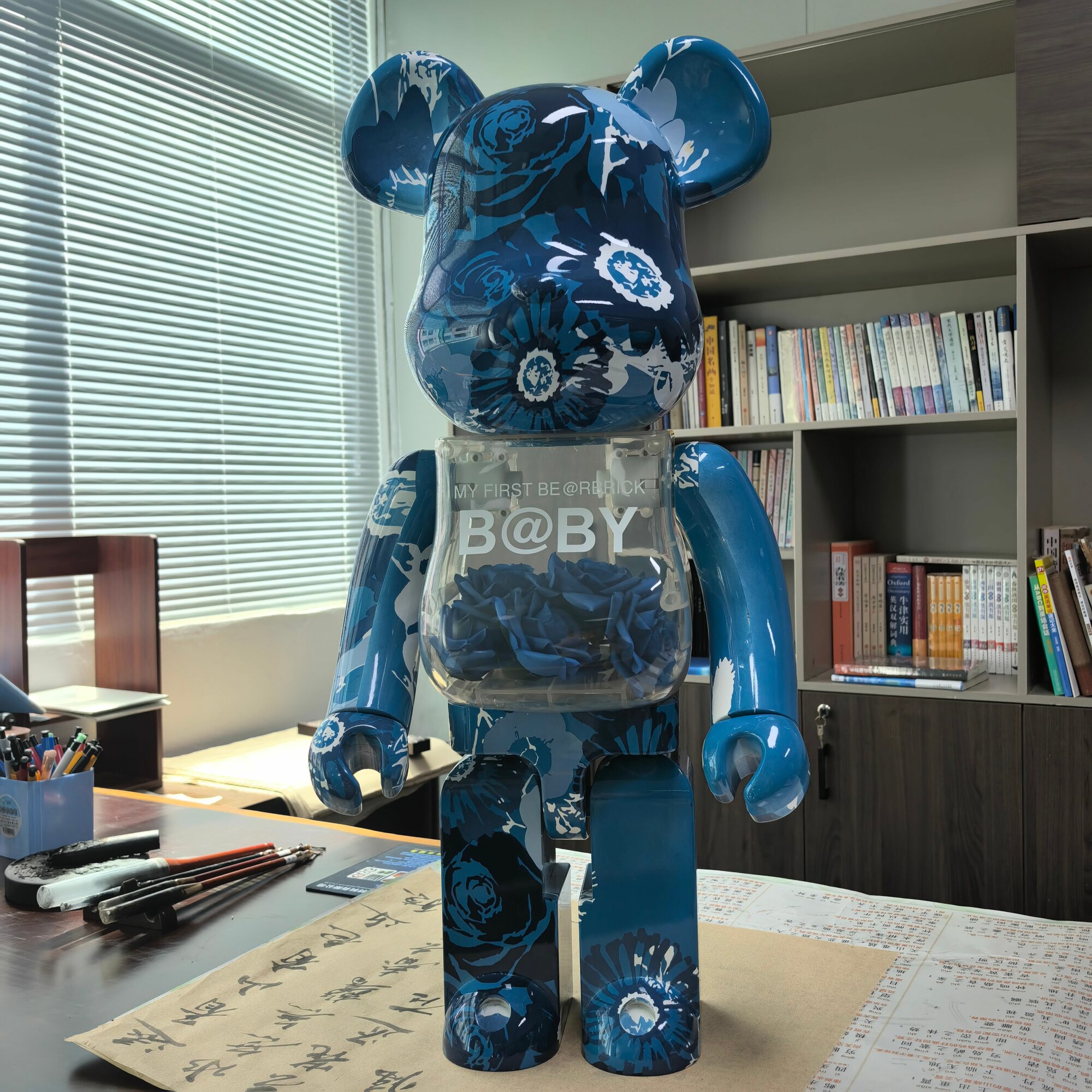 Игрушечная Статуя Медведя Bearbrick 70cm-Голубой бессмертный цветок