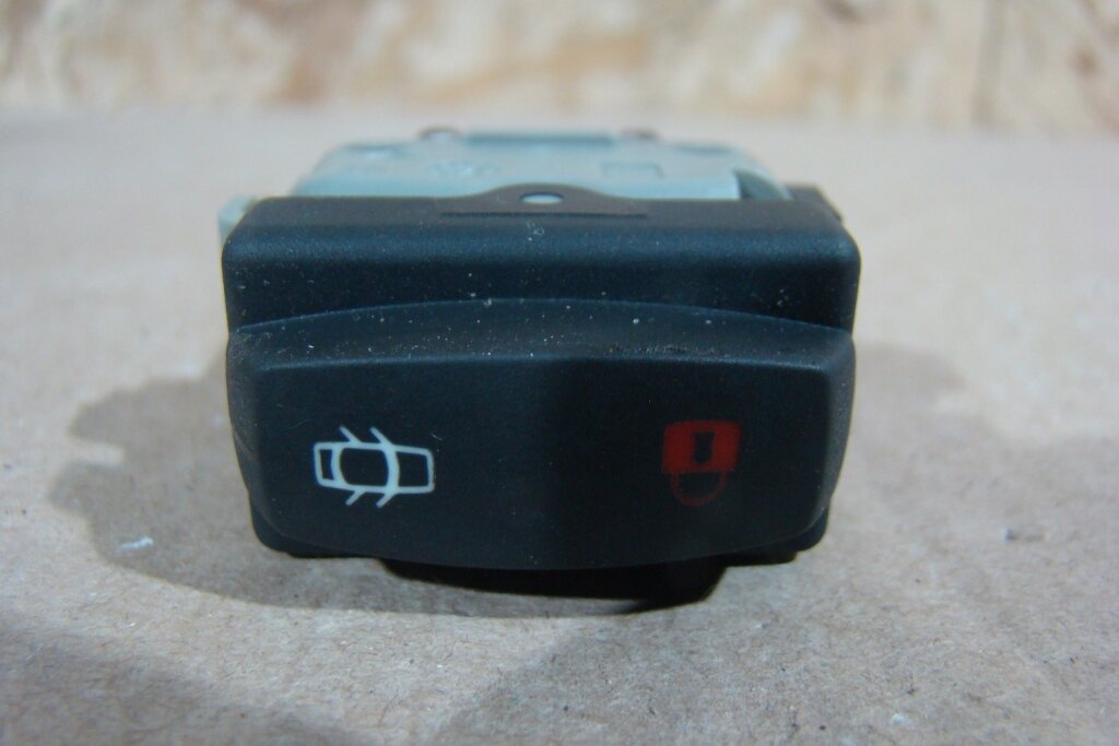 Renault Symbol 2 Кнопка центрального замка 8200446720