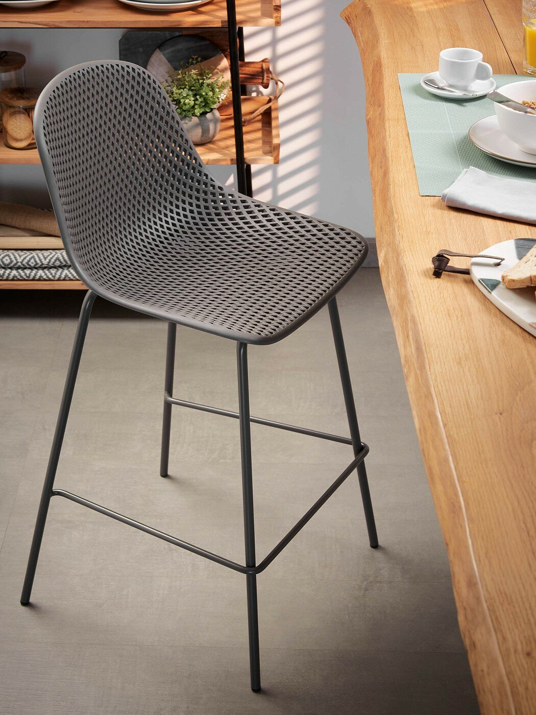 Полубарный стул La Forma "Quinby", эргономичный, пластиковый, серый, 97х49х49 см