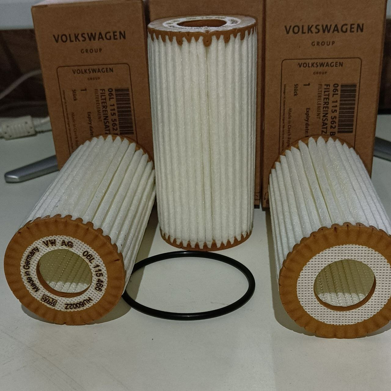 Фильтр масляный 06L115562B, 06L115562