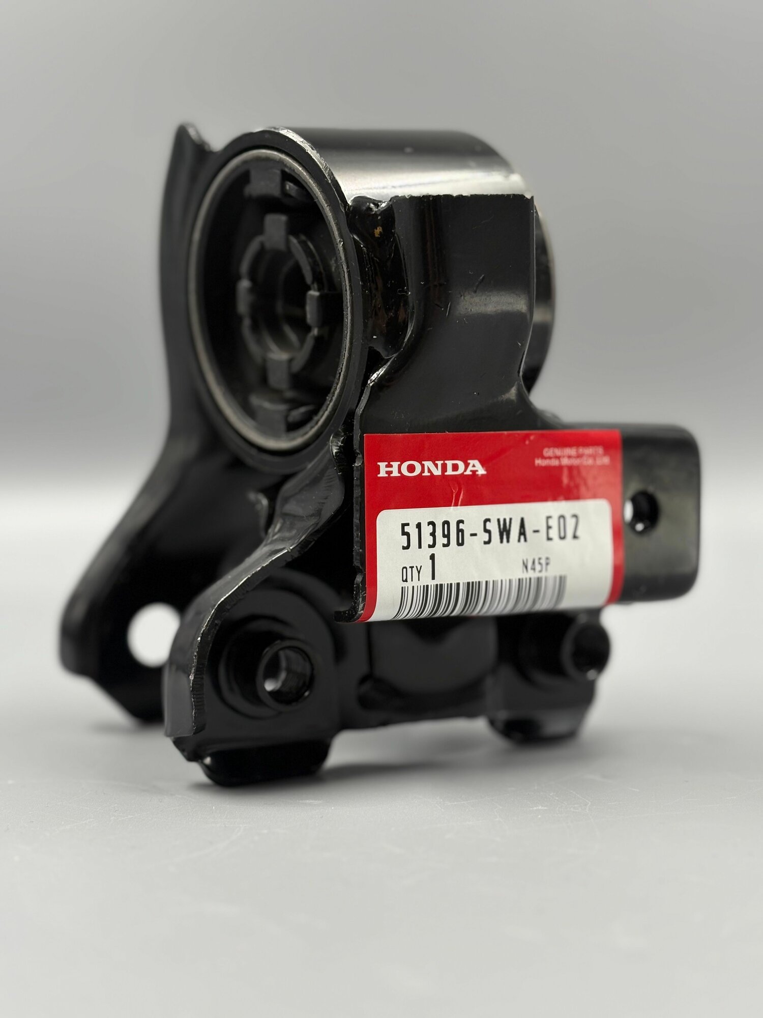 Сайлентблок рычага Honda 51396-SWA-E02 оригинал