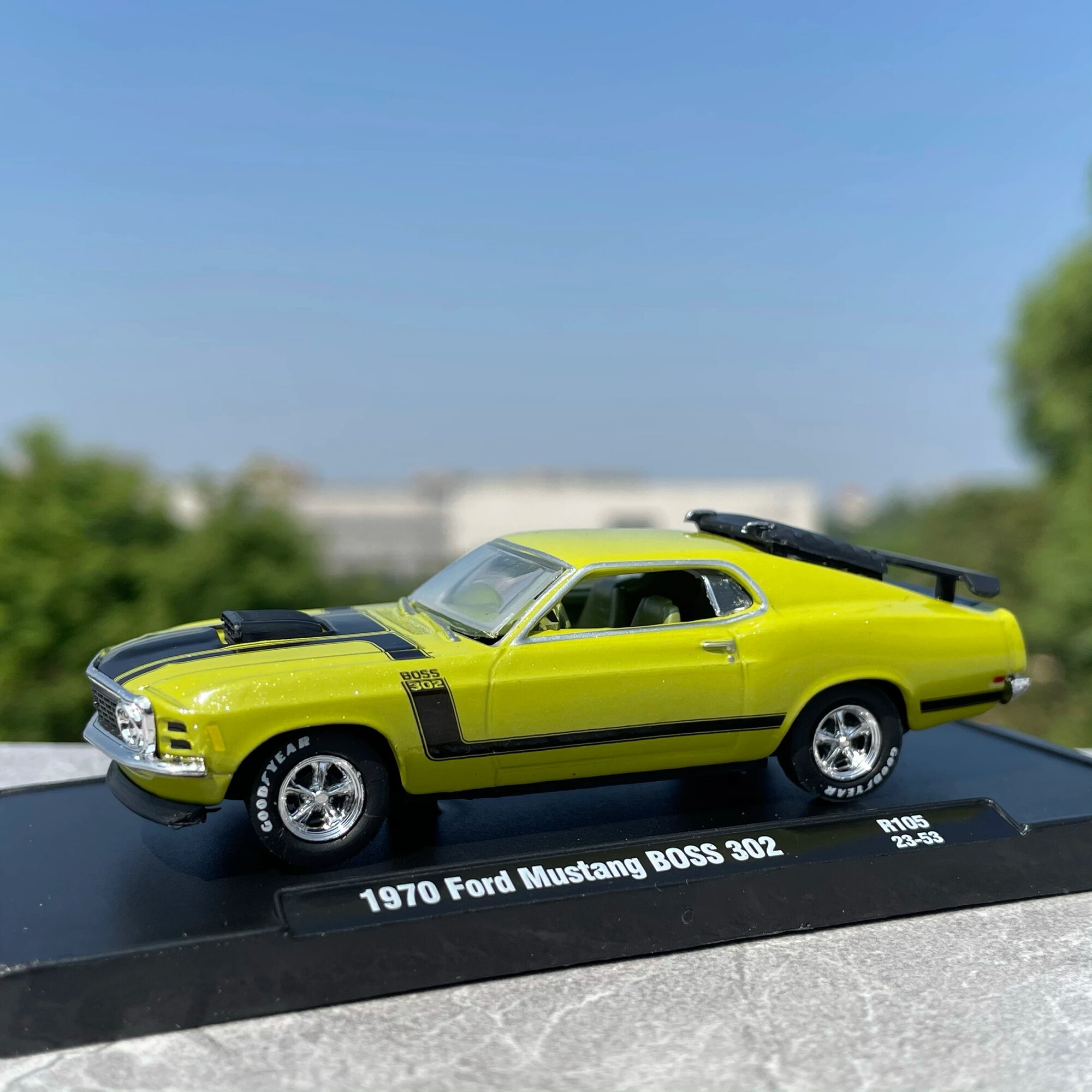 Bburago 1:64 Ford Mustang Boss 302, цвет: Silver wheel