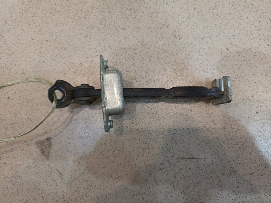 Ограничитель двери задней от Toyota Vitz 2005-2010