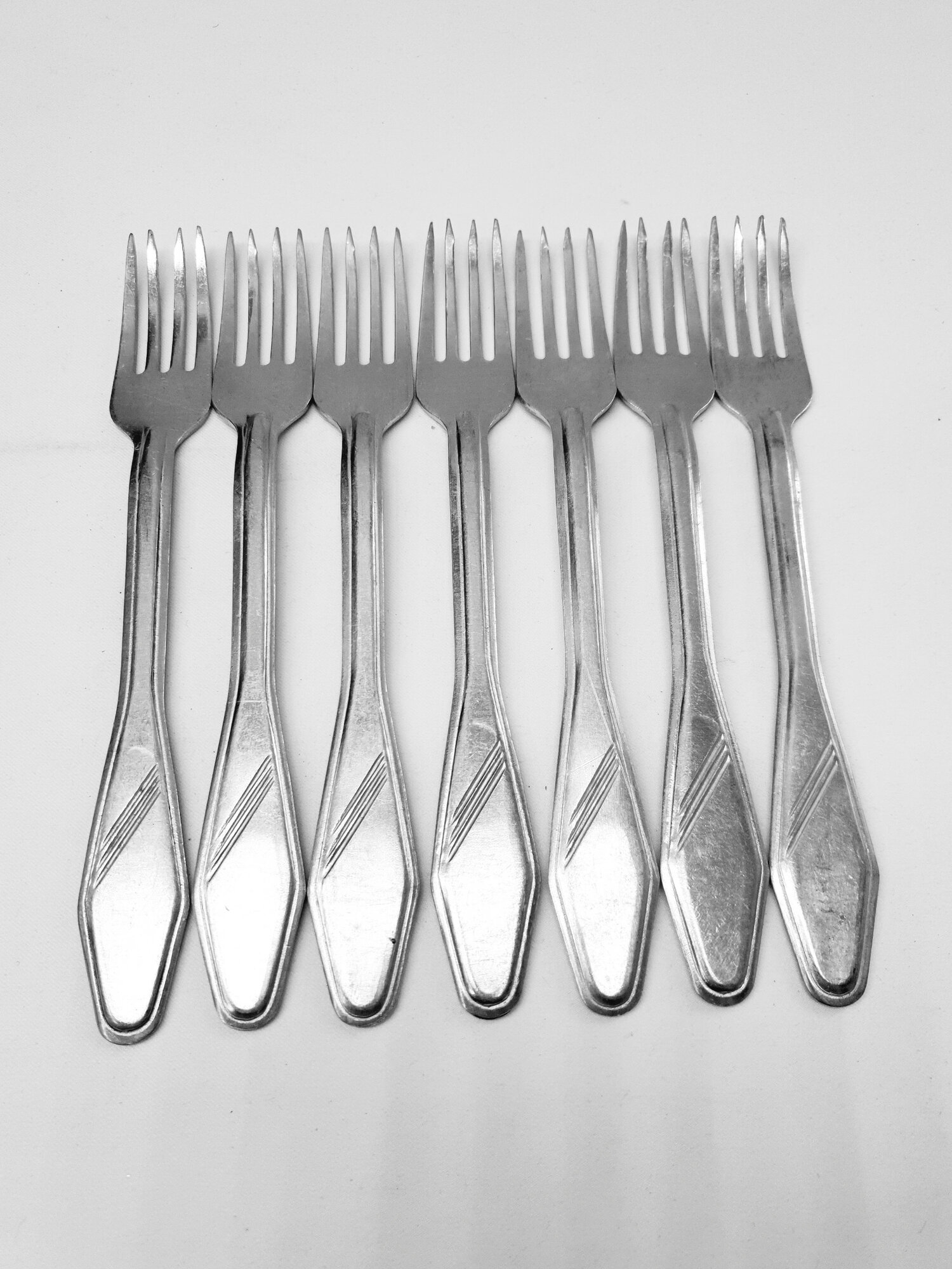 Набор винтажных столовых вилок 7 шт, алюминий. СССР.