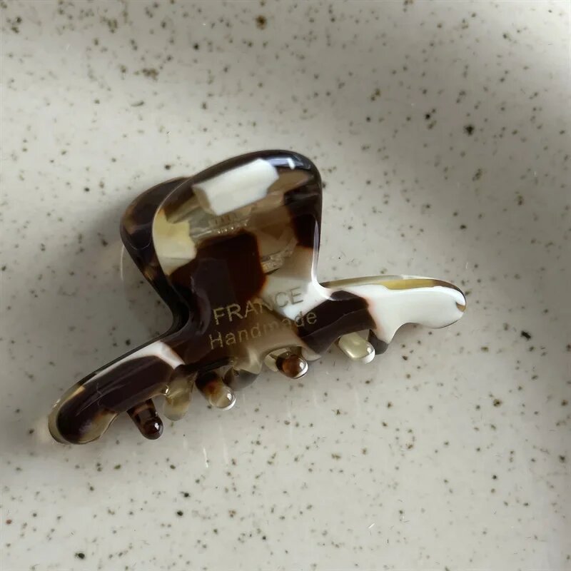 Золотые заколки-крабы из ацетата 8