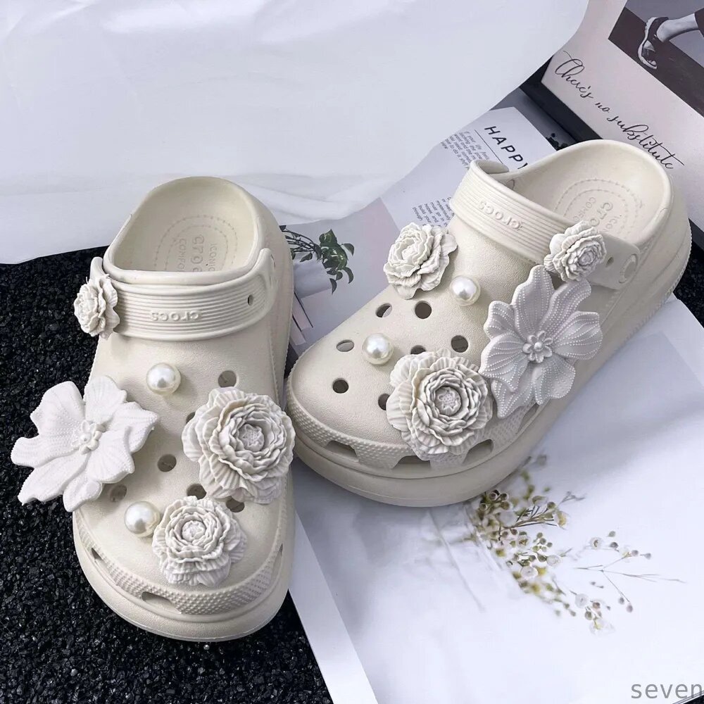 Джиббитсы для Crocs 12 шт Цветы декор для обуви белый