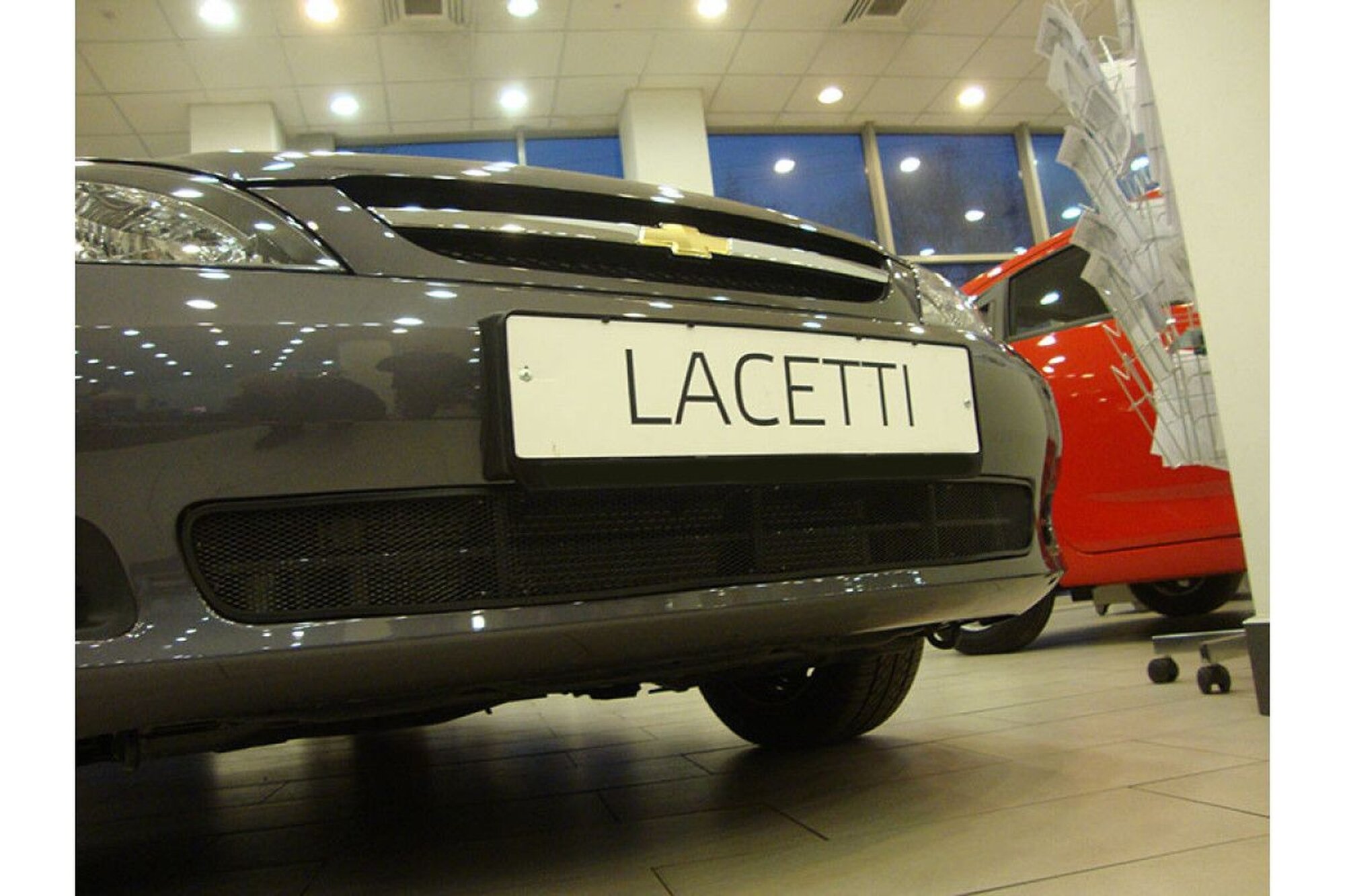Защитная сетка радиатора с окантовкой и защелками для Chevrolet Lacetti (Хэтчбек) 2004-2013 (I), 1шт