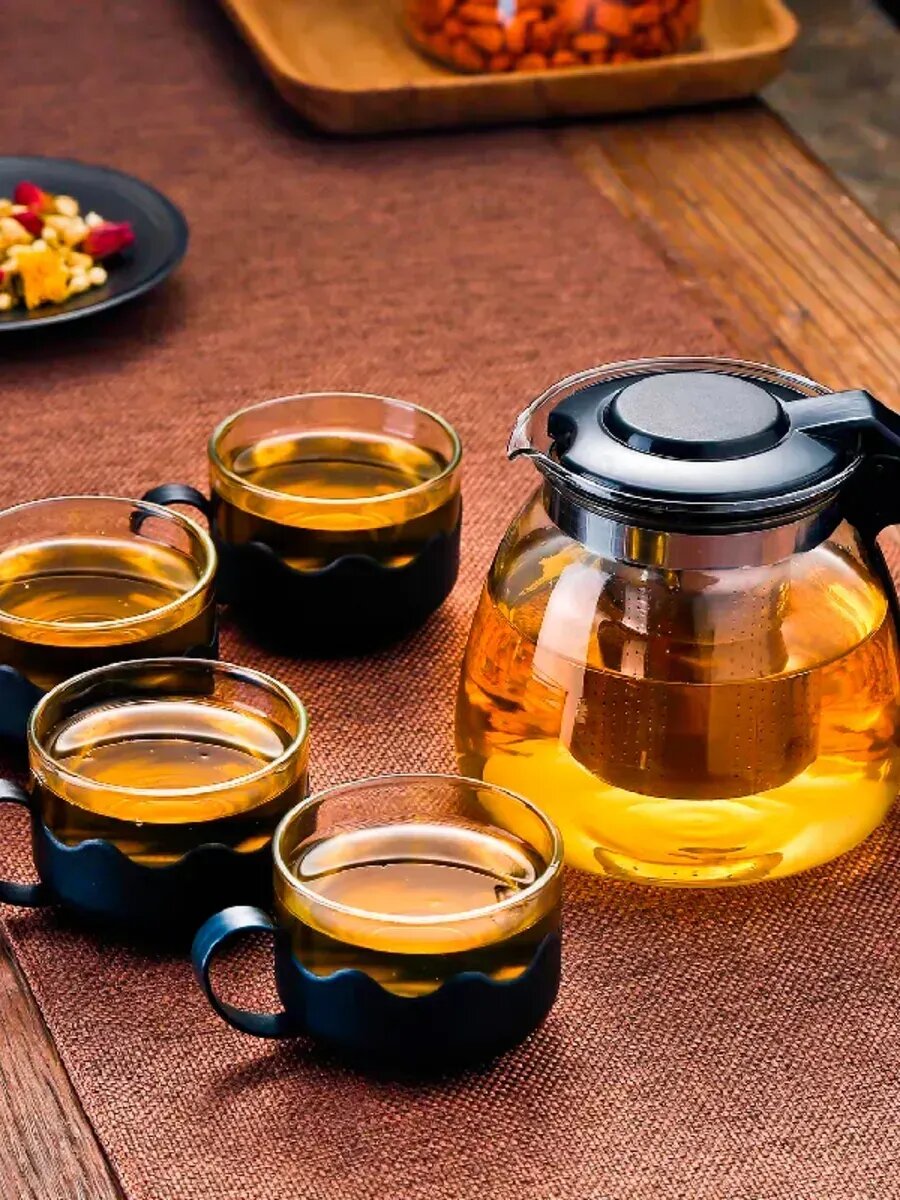 Заварочный чайник с кружками набор