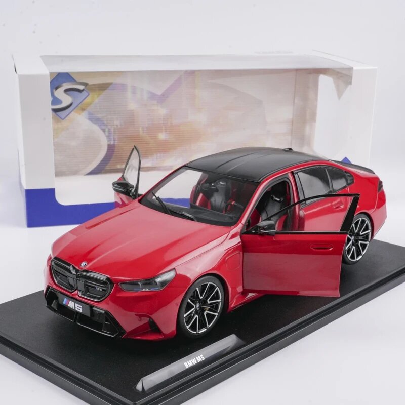 Миниатюрная модель BMW M5 G90 1:18 Minichamps