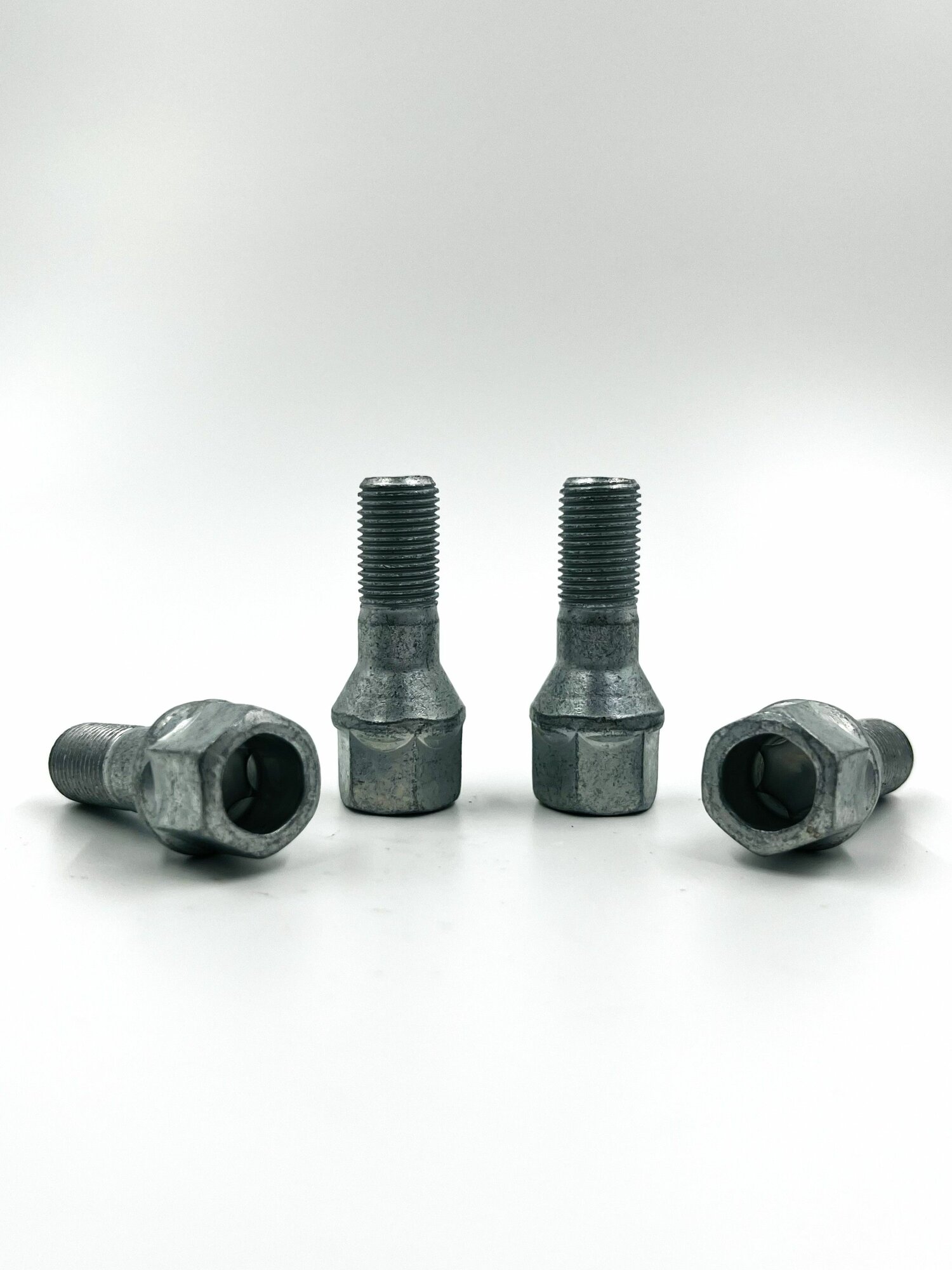 Болт крепления колеса подходит для ВАЗ 1118 калина под ключ на 17 комплект 4 шт