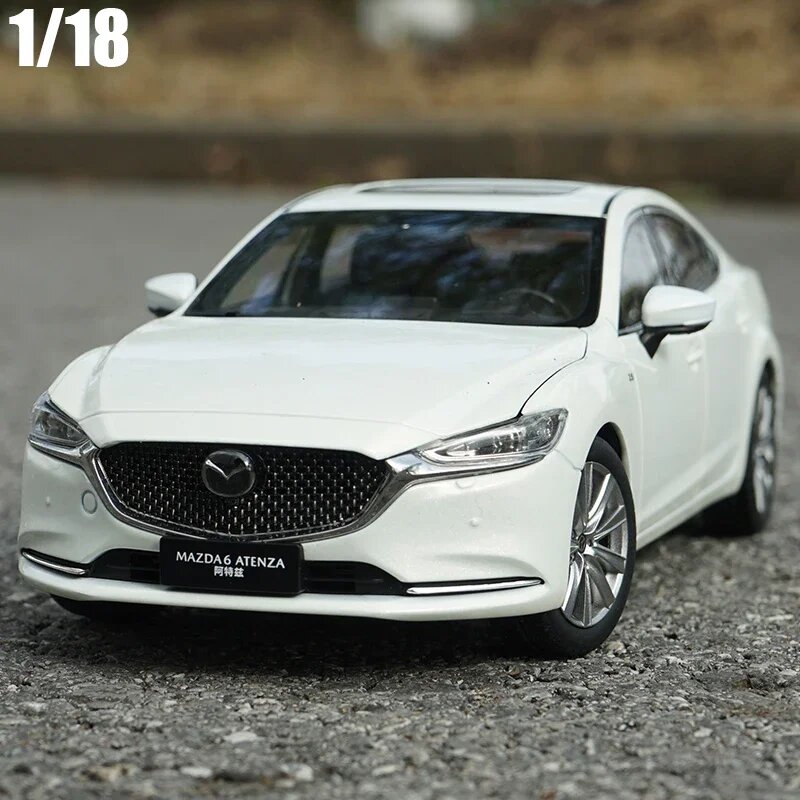 Модель автомобиля Mazda 6 Atenza 1:18 Белый