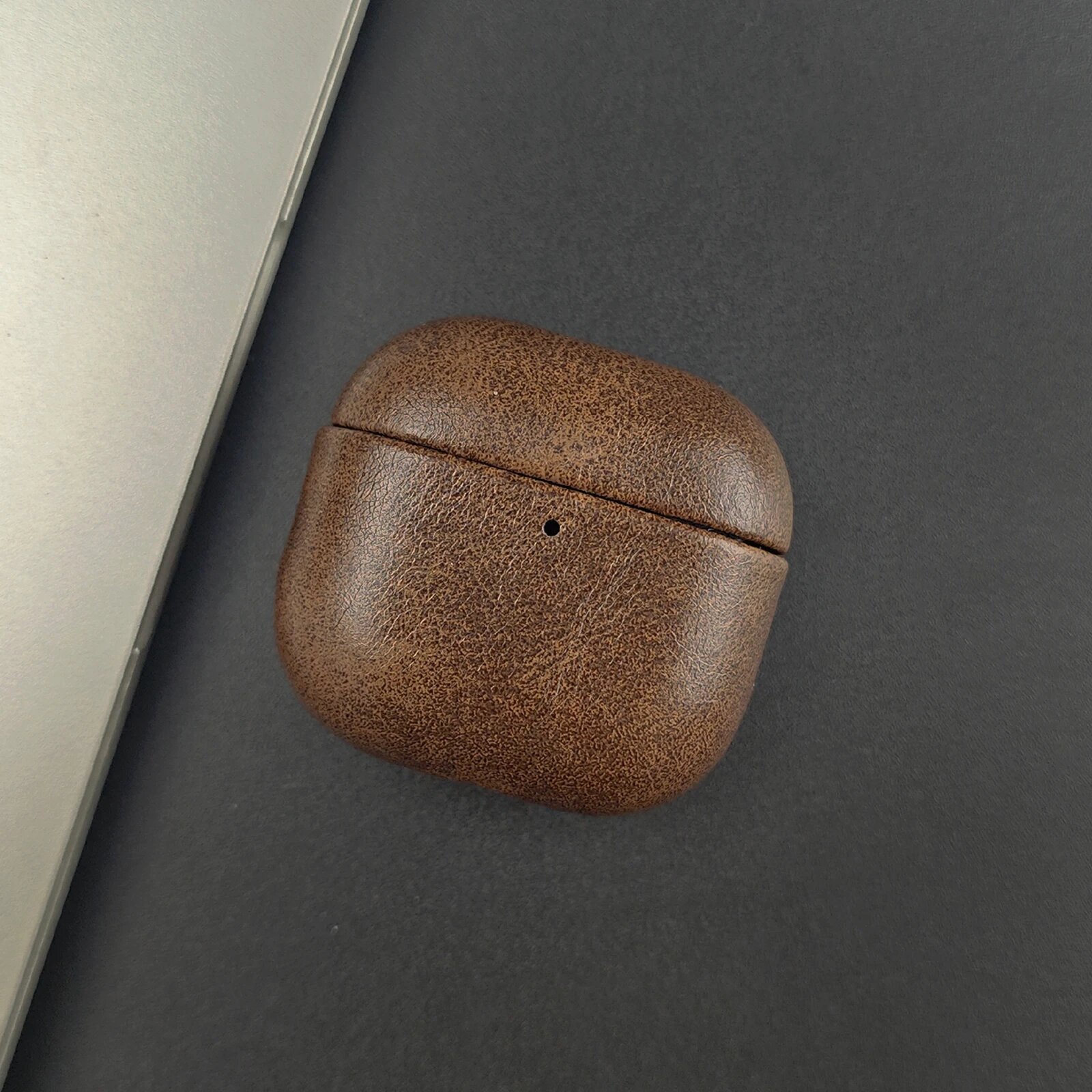 Кожаный чехол для AirPods Pro3 Prestige Коричневый, AirPods Pro3, coffee